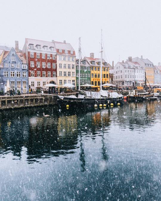 Snowfall in the harbour of Copenhagen [1536x1920][OC] | Scrolller