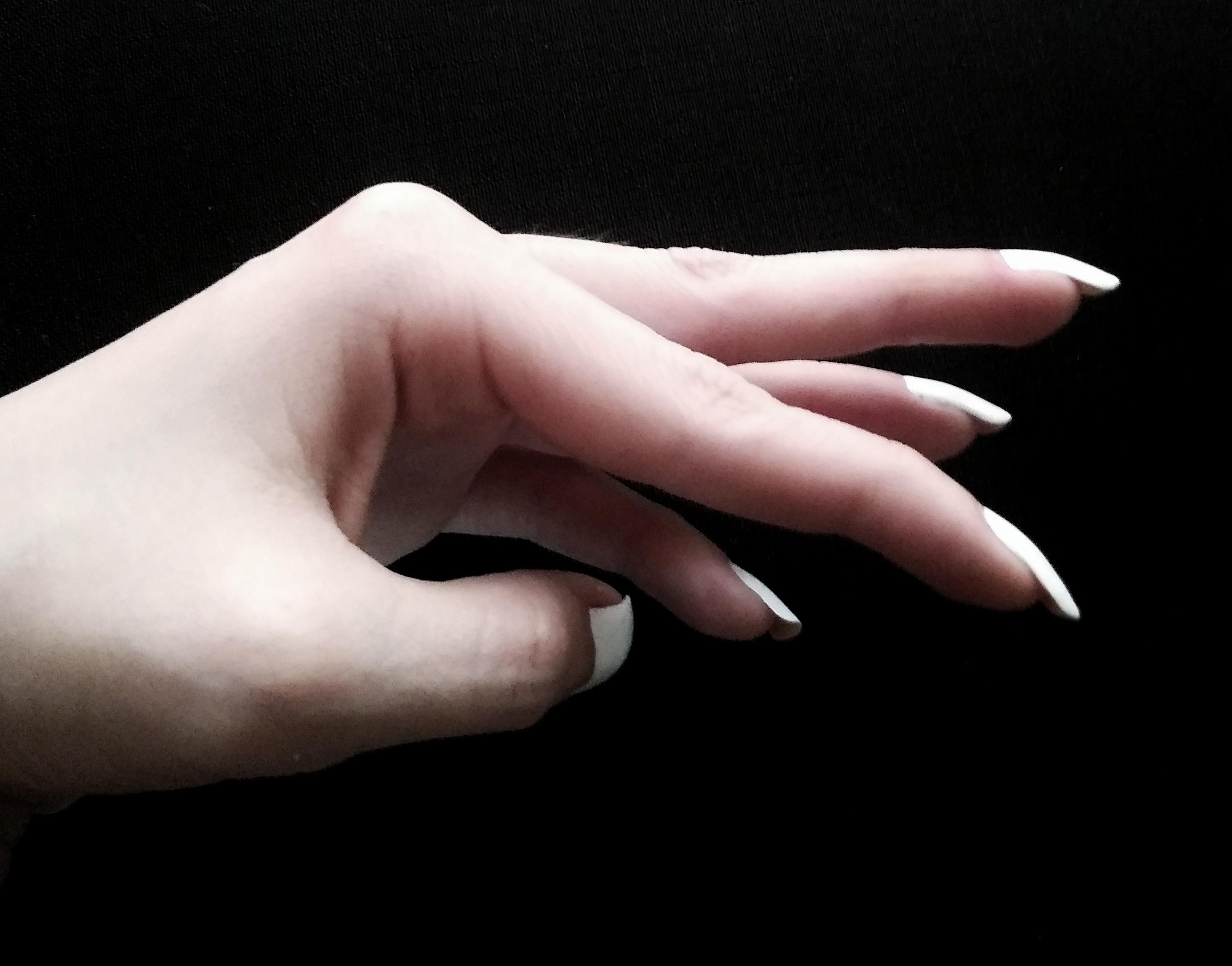 Weird pose | Scrolller