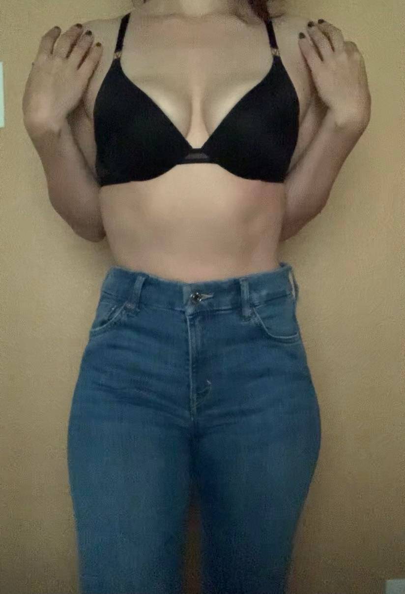 So smol. Almost 5ft tall! | Scrolller