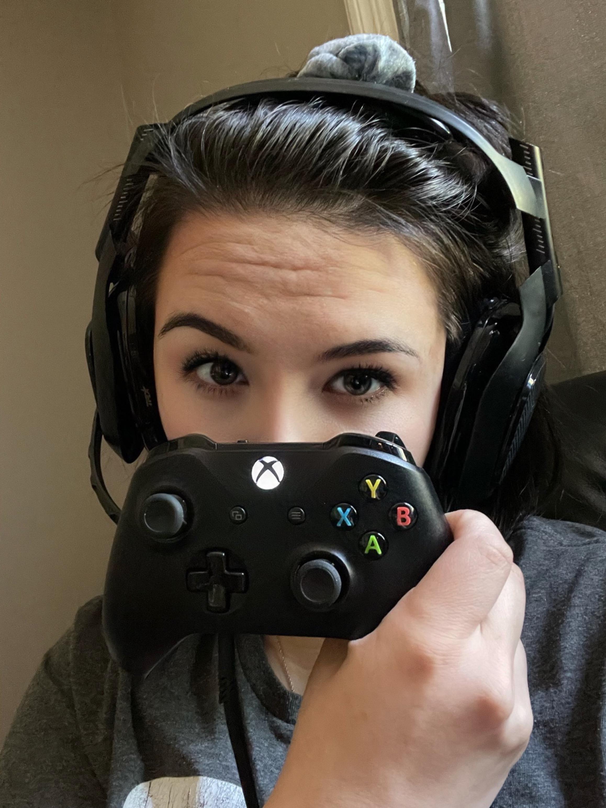 So you’re into gamer girls huh?😜 | Scrolller