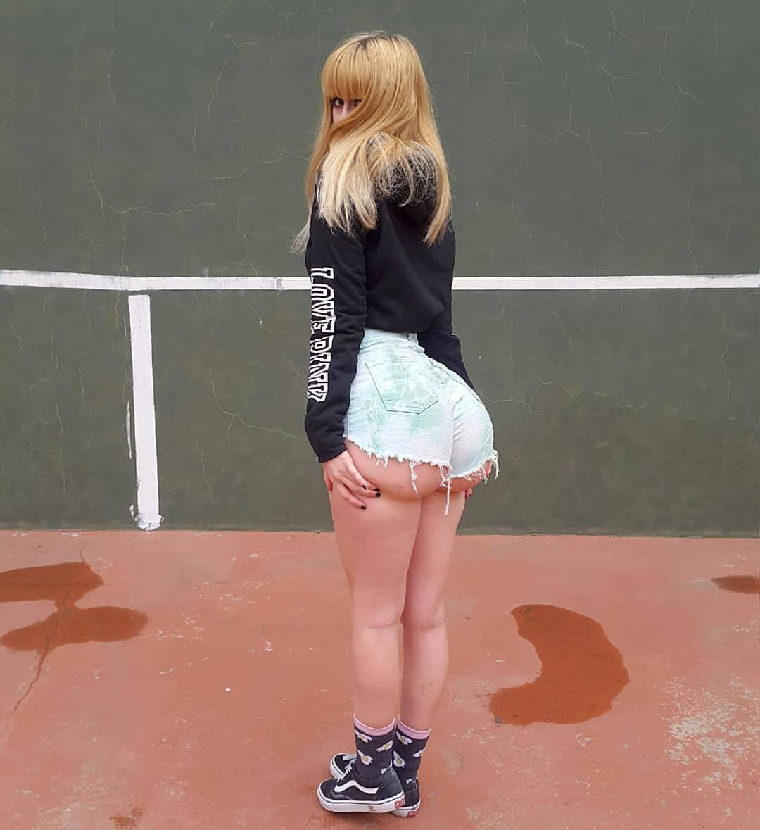 Soft cheeks | Scrolller