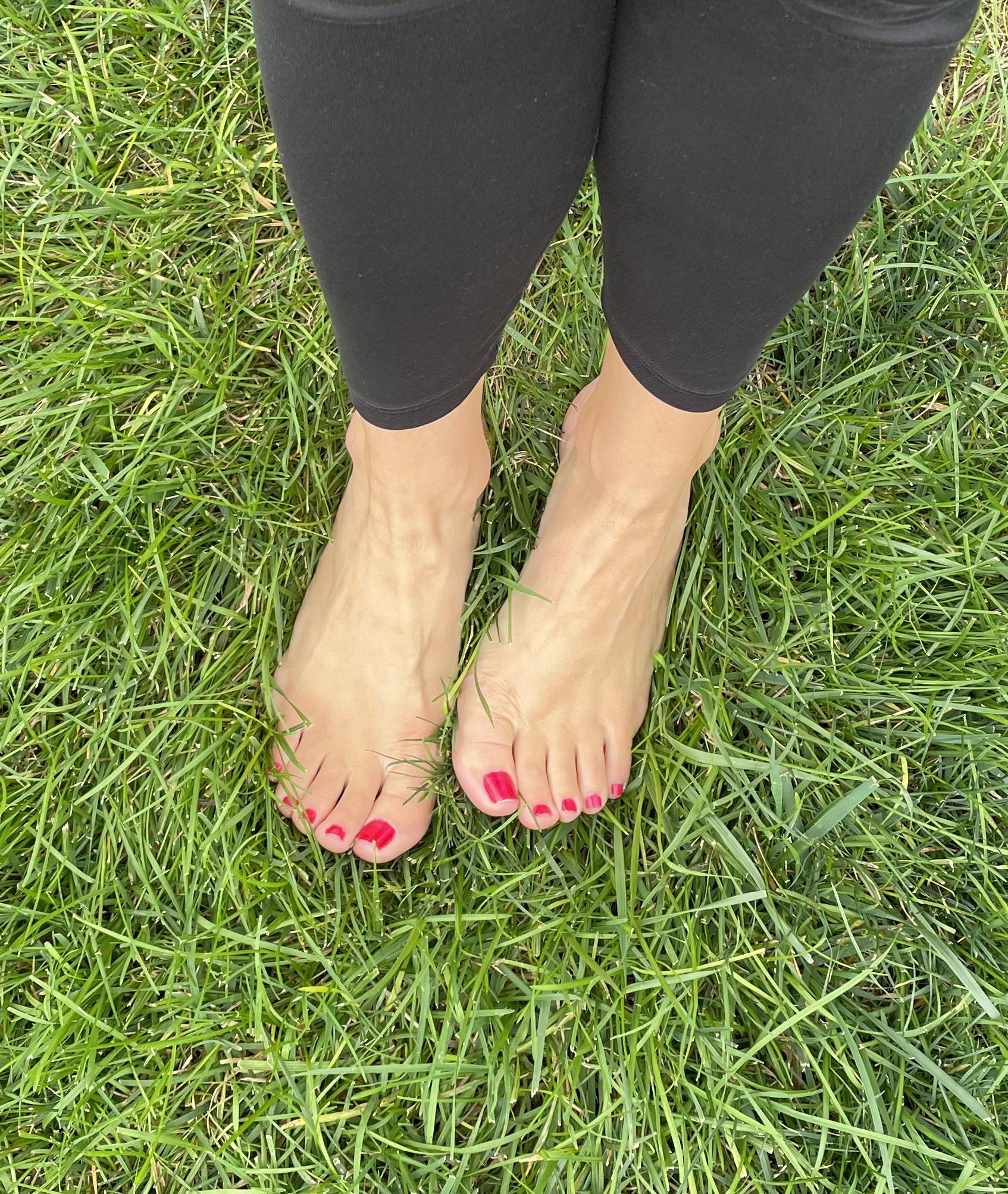 Soft grass on my soft soles | Scrolller