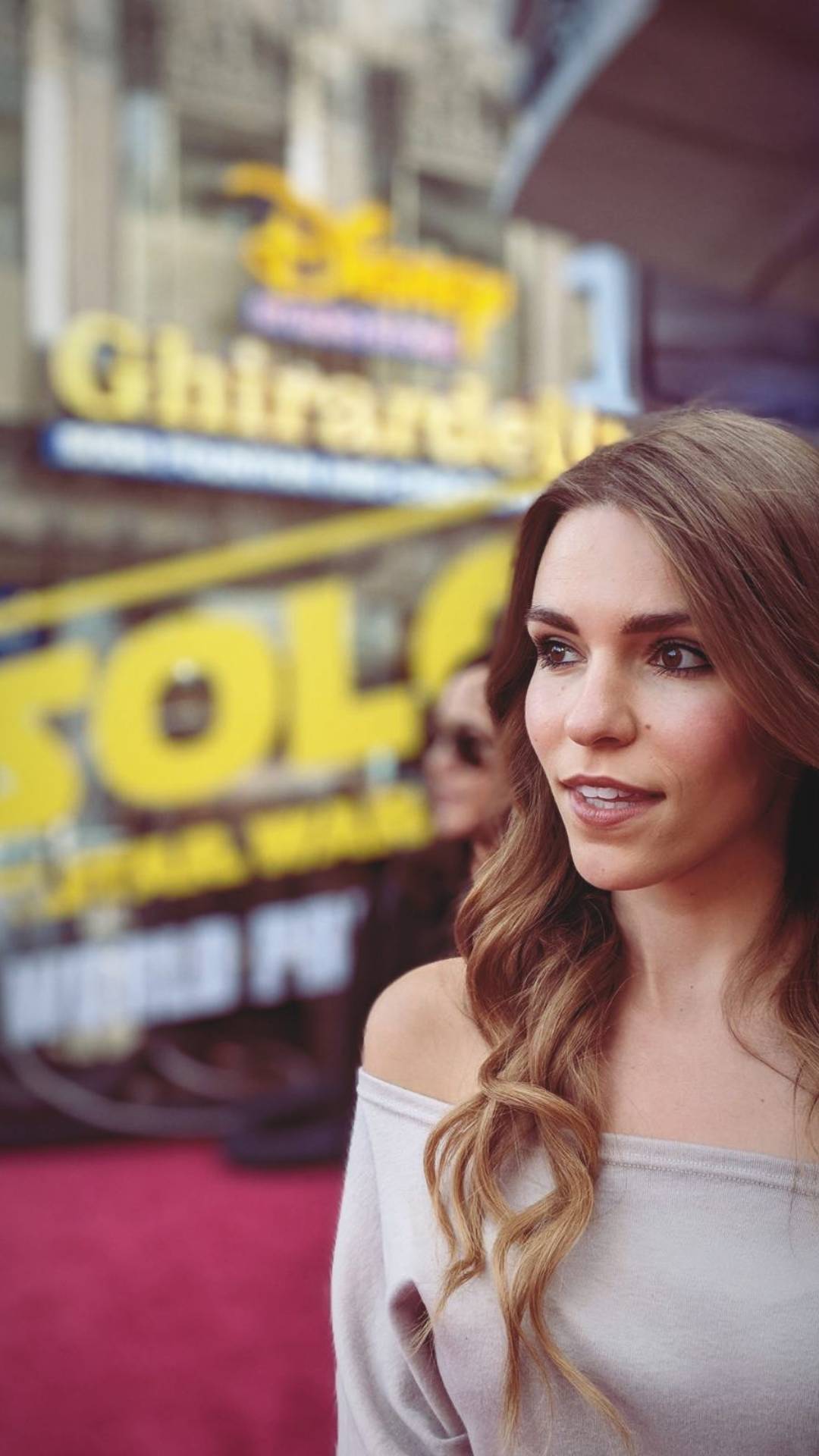 Solo Premiere | Scrolller