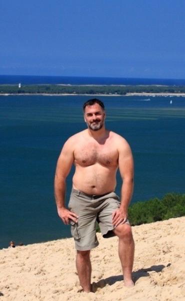 Some Nice Fat Titties At The Beach Scrolller