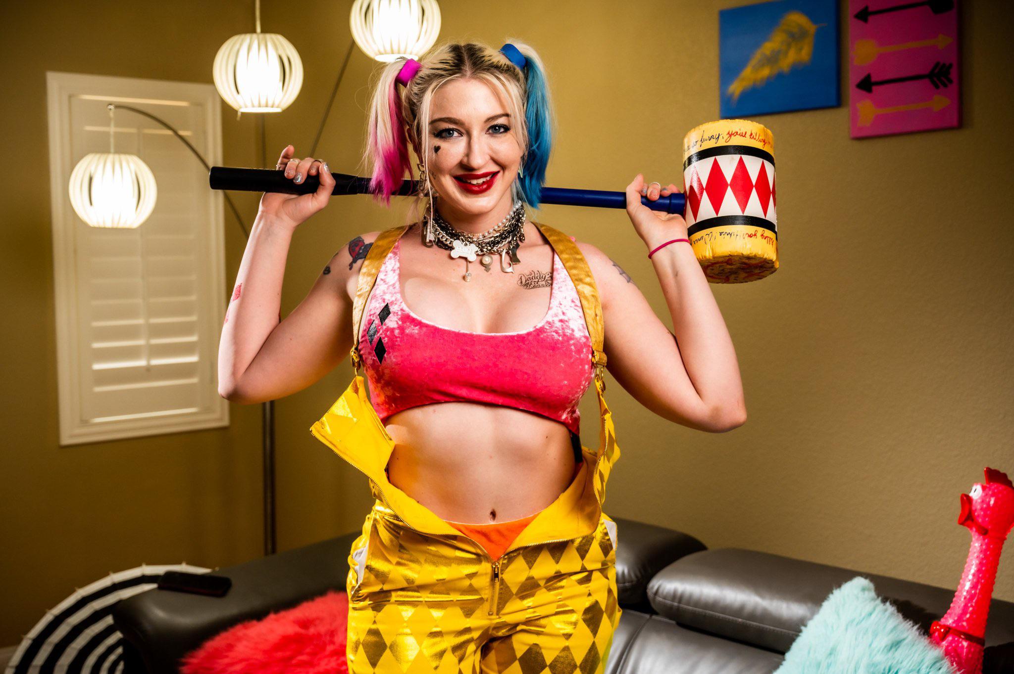 Some studio need to make a parody of Harley Quin starring Leya Falcon. | Scrolller