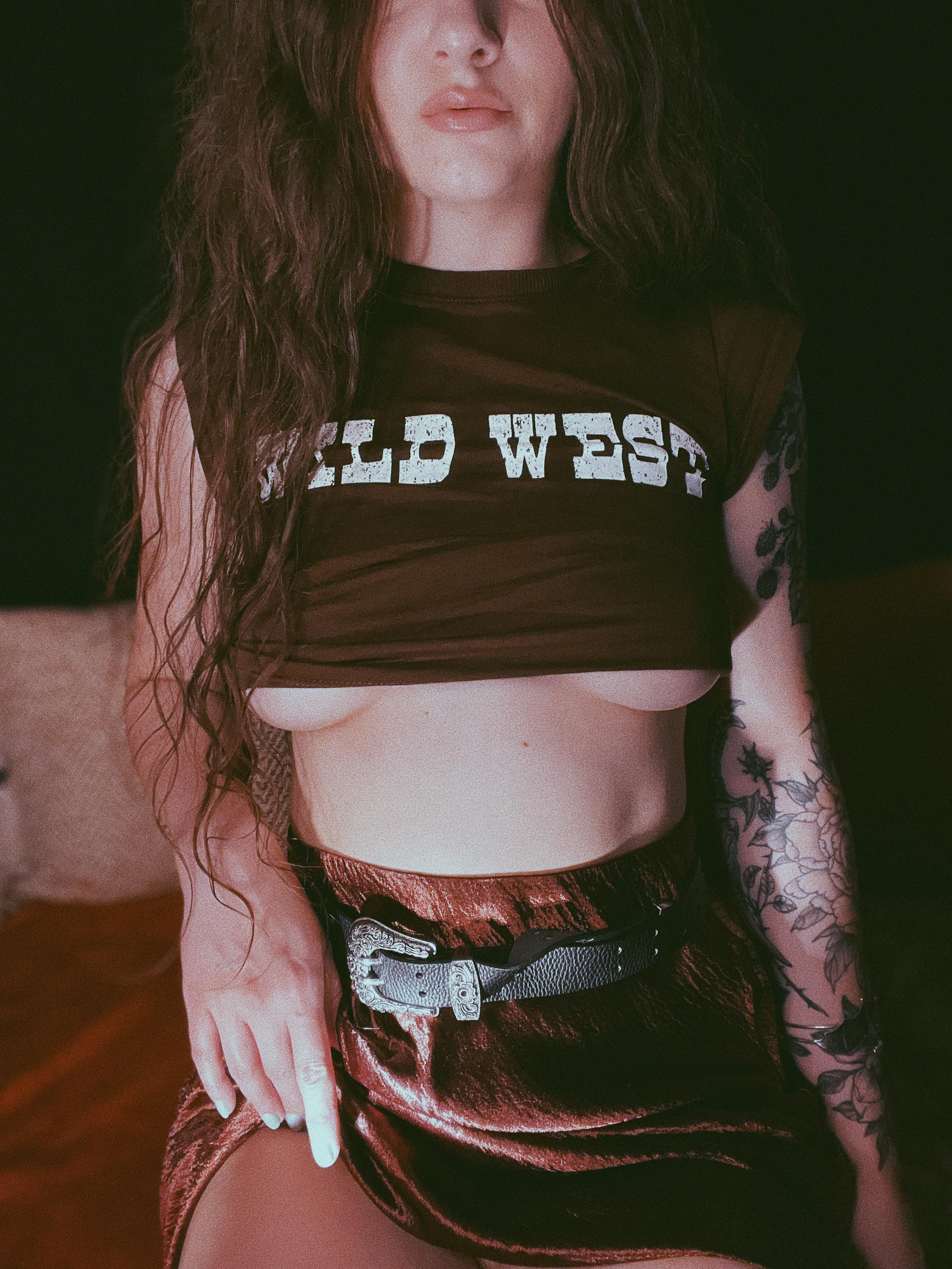 Bite me 👄 | Scrolller