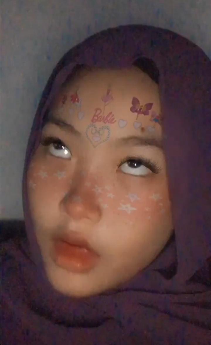 someone cum tribute to this horny girl pls | Scrolller