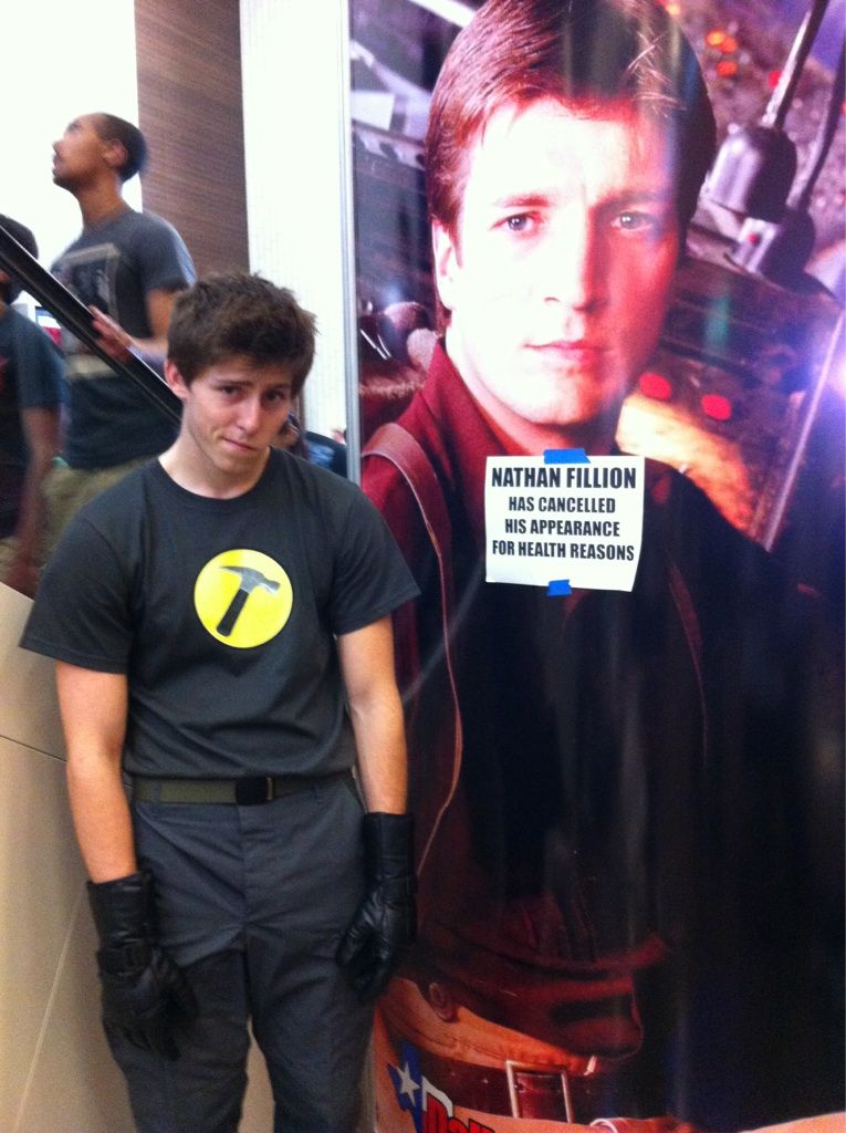 Someone didn't make it to Dallas Comic-Con... Where's Simon when you need him. :/ | Scrolller