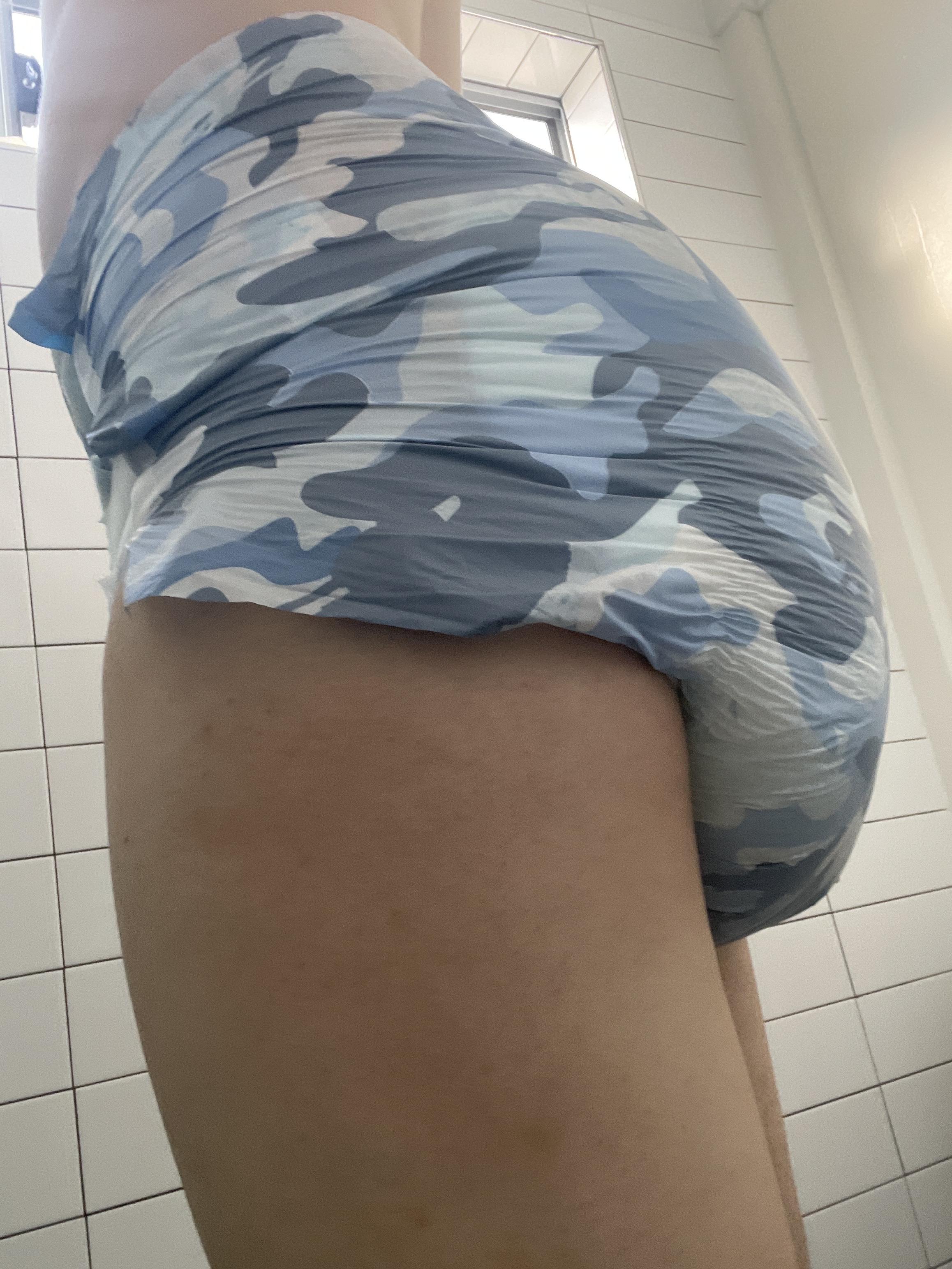 Someone squish my butt | Scrolller