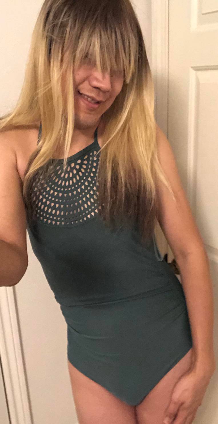 Someone teach me how to swim? | Scrolller