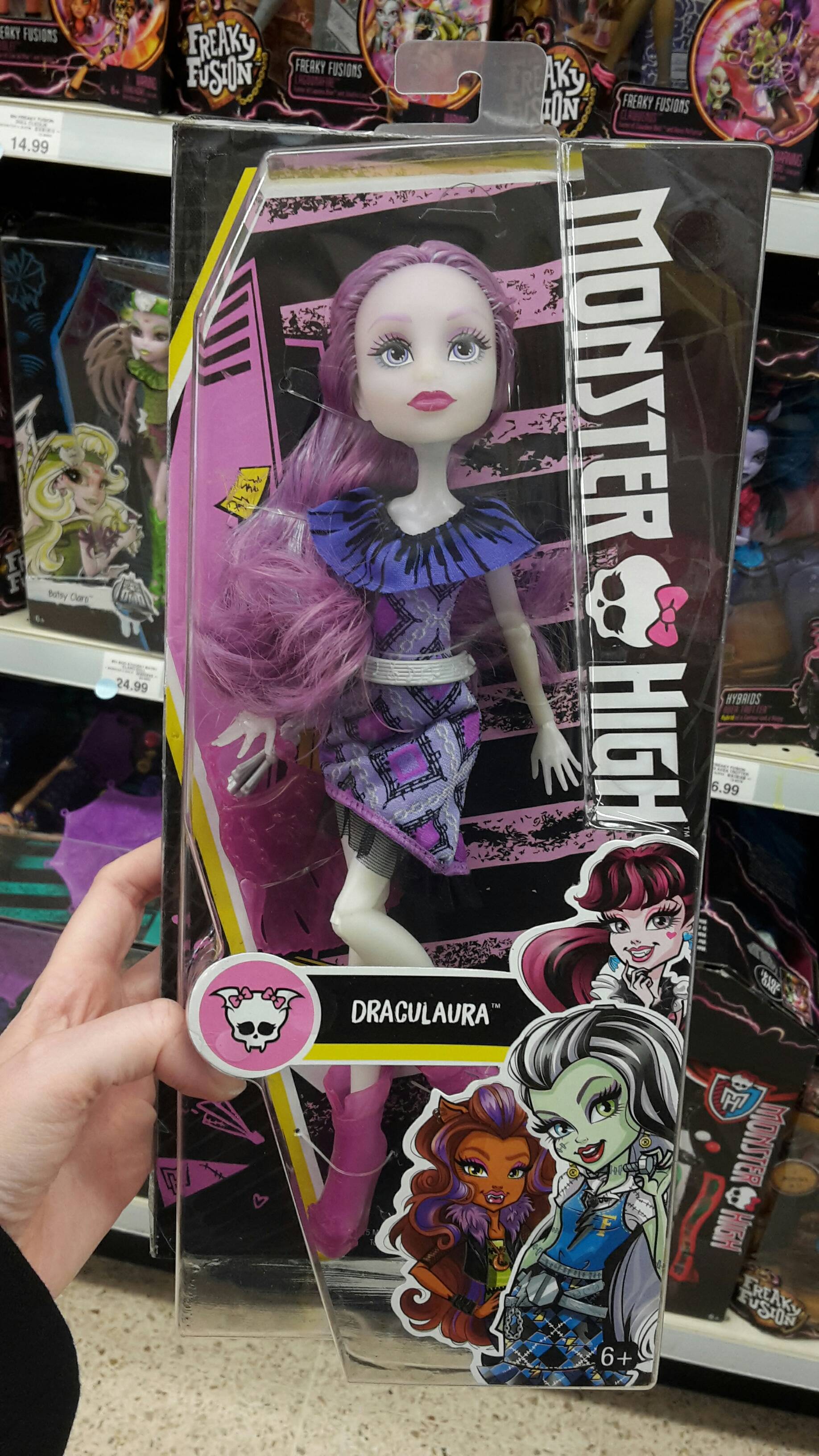 Something doesn't seem right here... | Scrolller