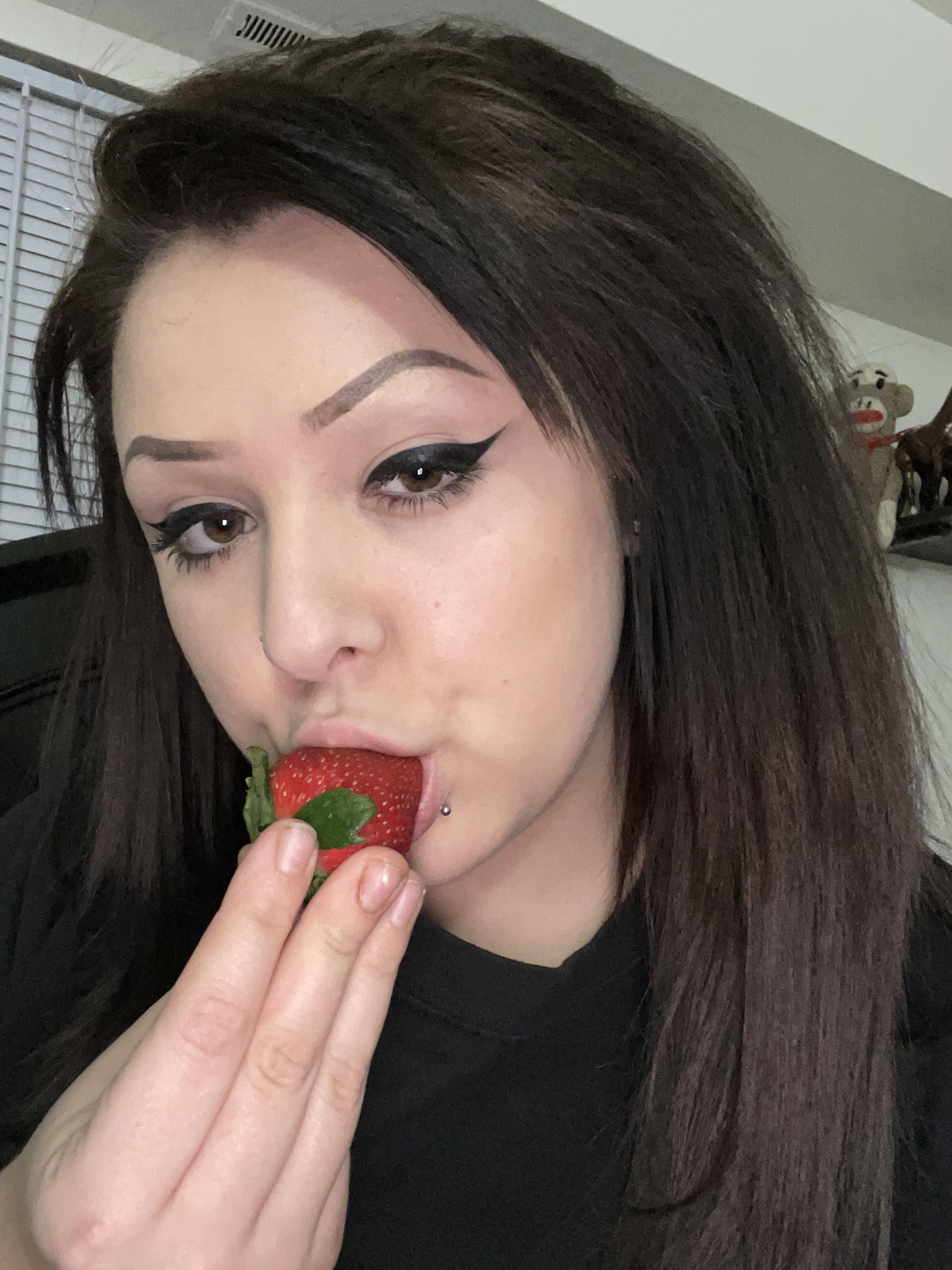 Somthing about eating strawberries gets me going | Scrolller