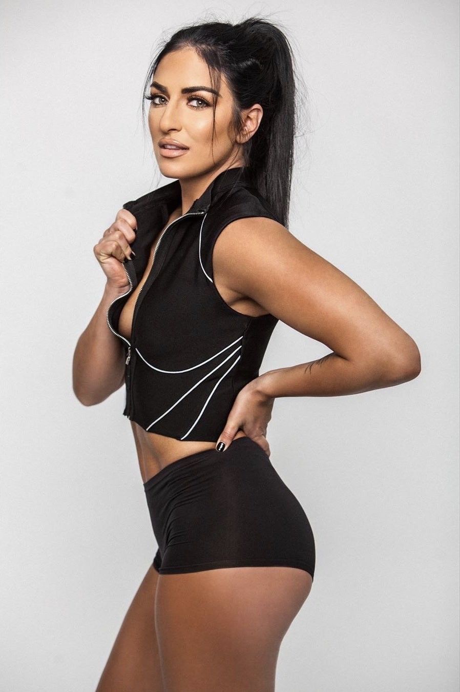 Sonya DeVille | Scrolller
