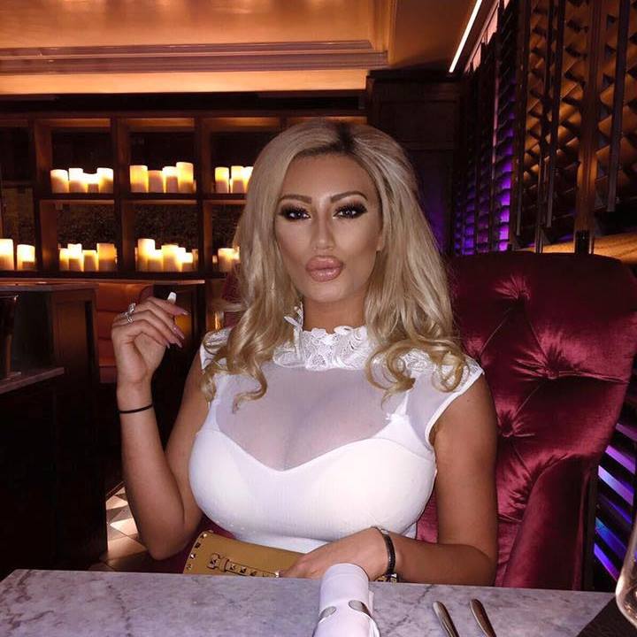 Sophie Dalzell all puckered up | Scrolller