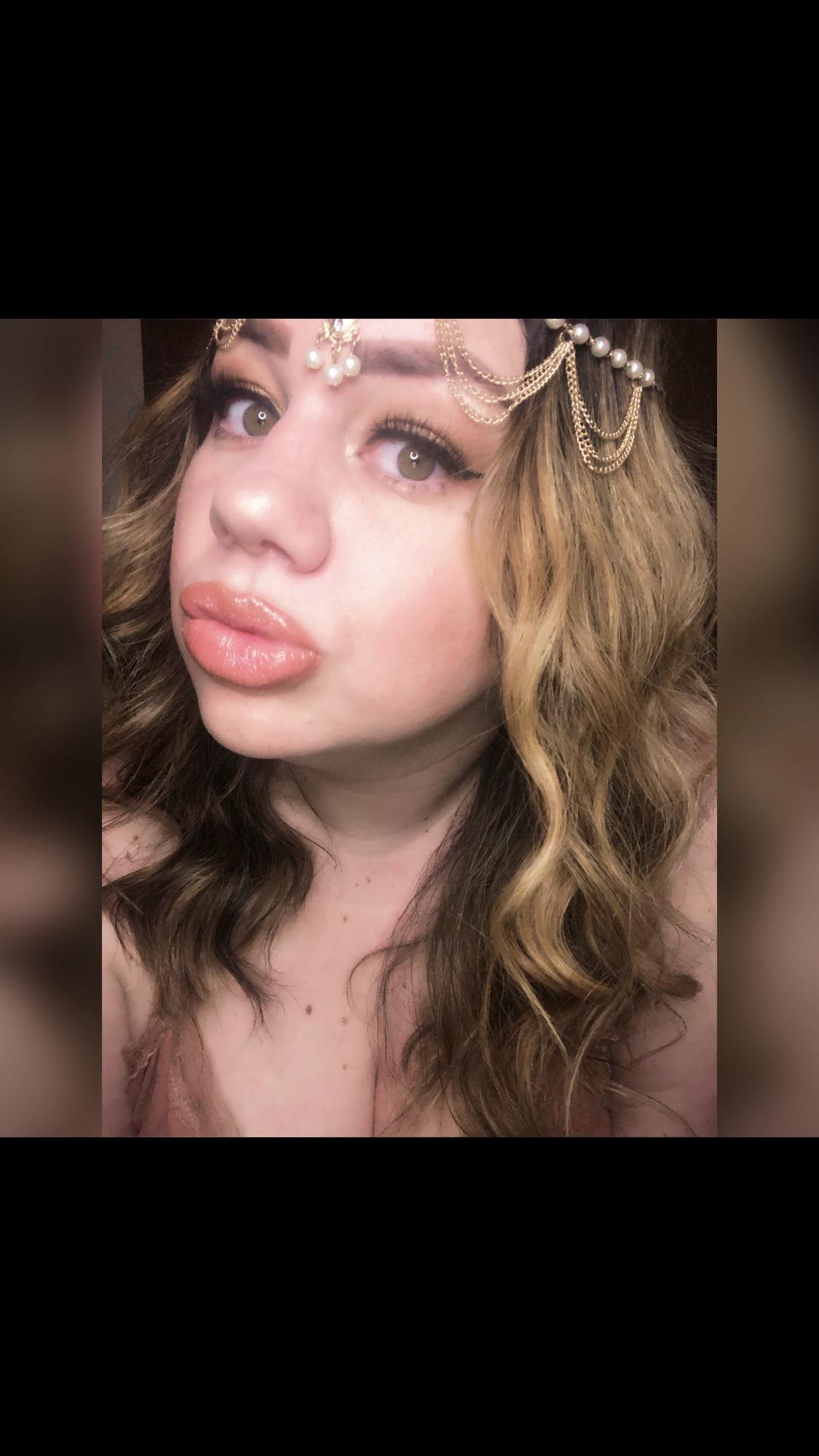 Southern Belle With Natural Full Lips Scrolller