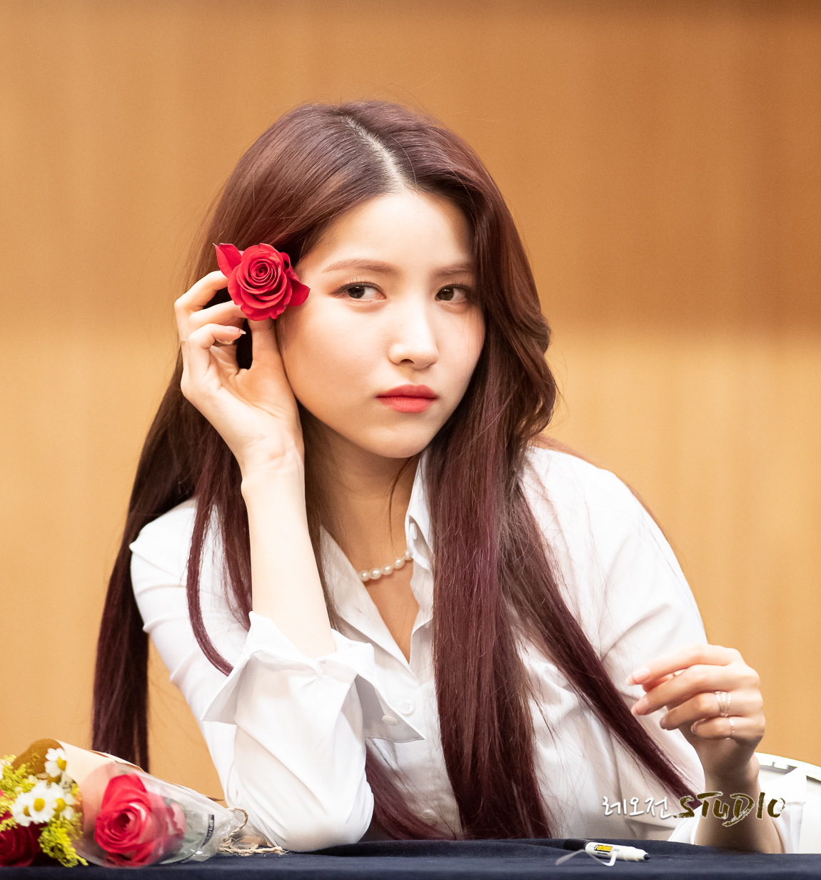 Sowon | Scrolller