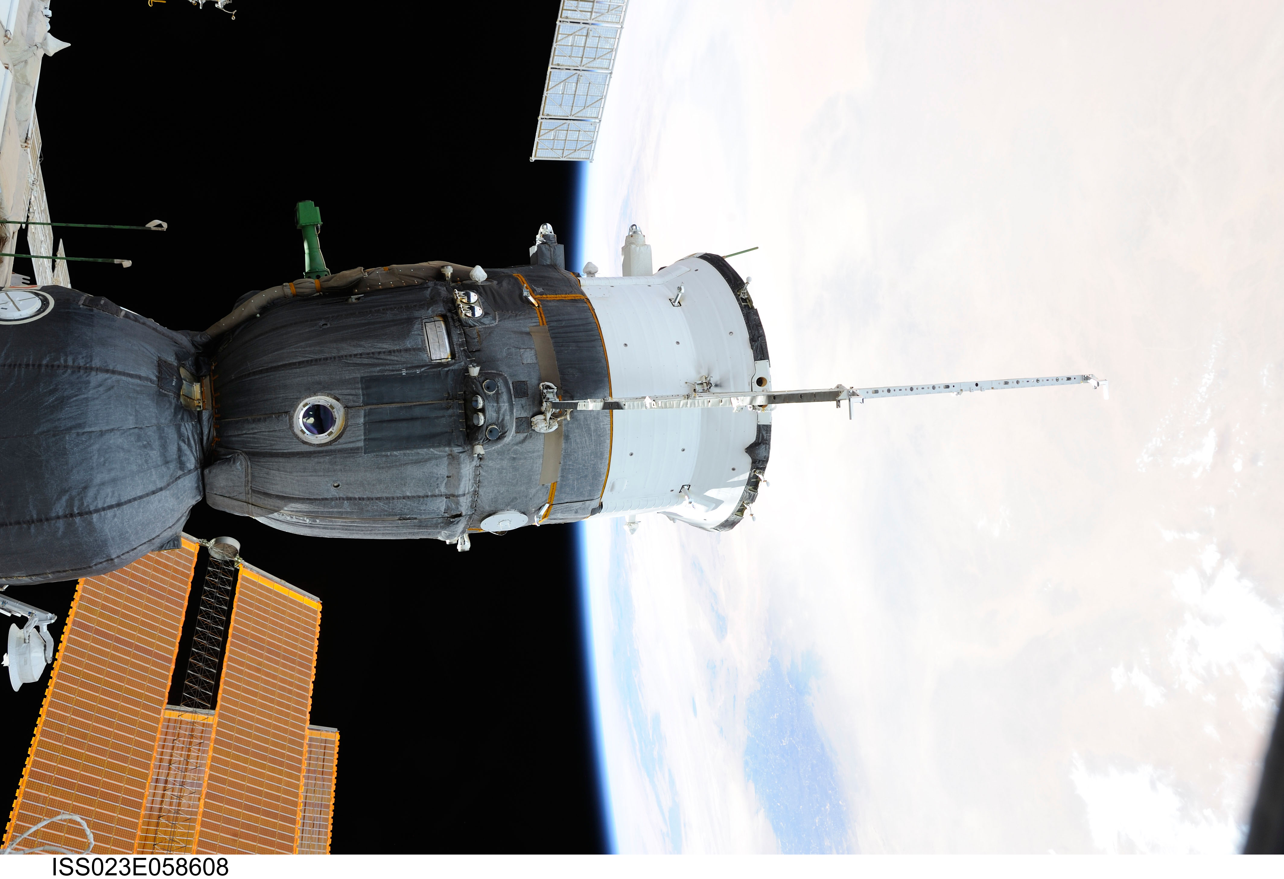 Soyuz over Africa [4256 x 2913] | Scrolller