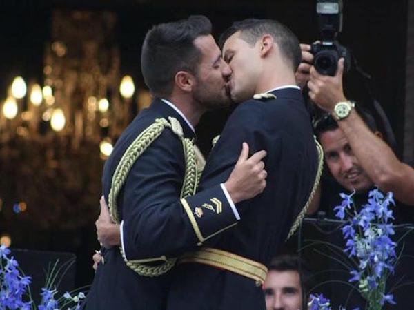 Spanish police couple | Scrolller