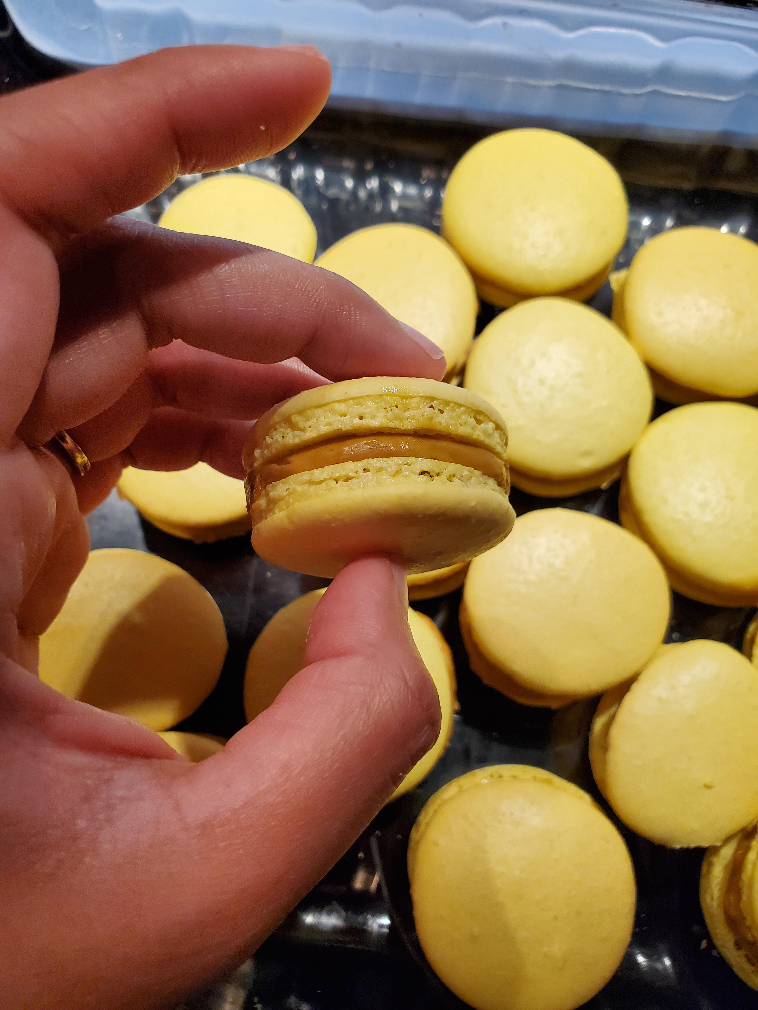Spiced chai flavoured macarons | Scrolller