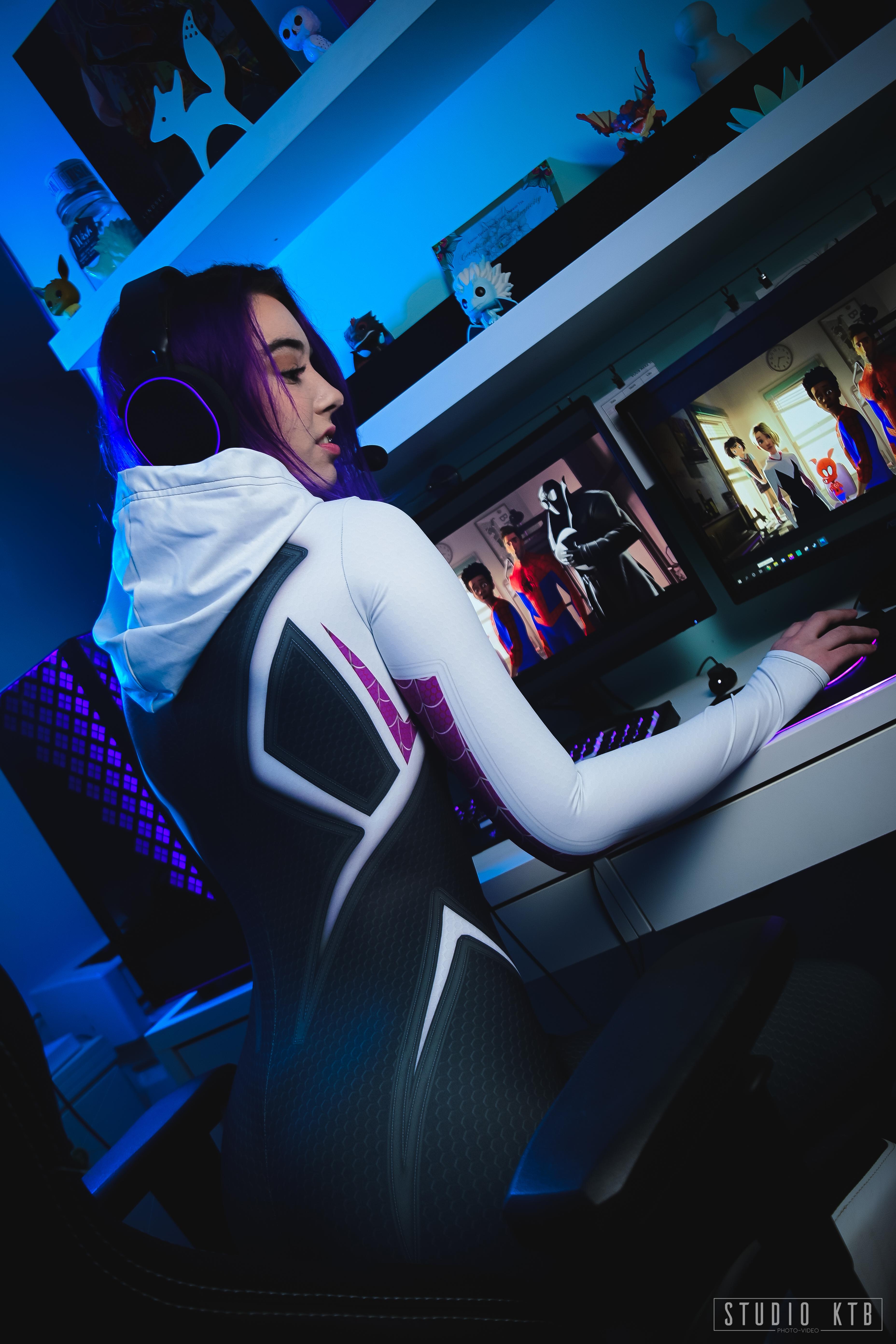 "Spider Gwen is a gamer girl" Cosplay by me 😍😍 | Scrolller