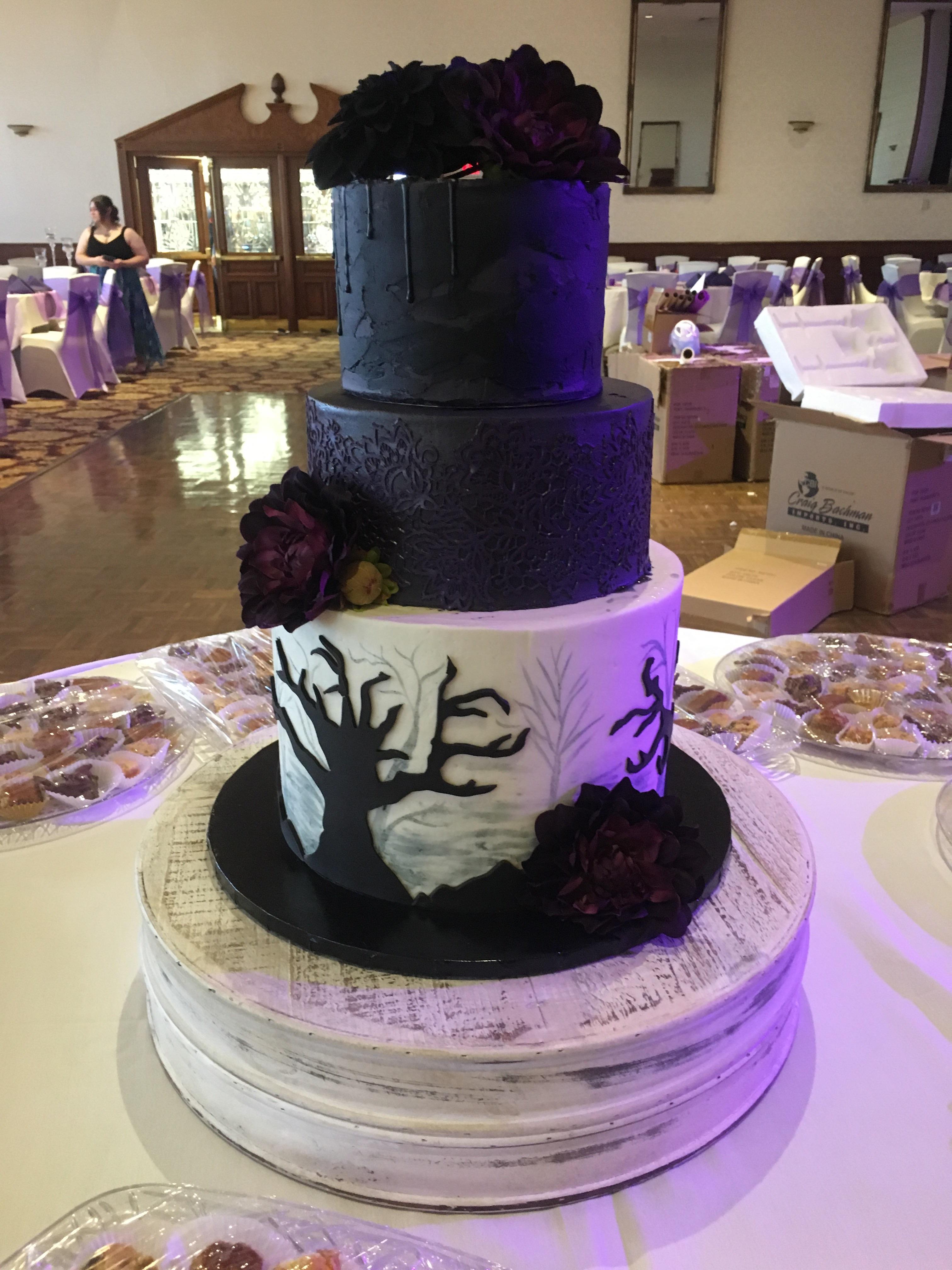 Spooktacular cake I made for a creepy wedding this weekend! | Scrolller