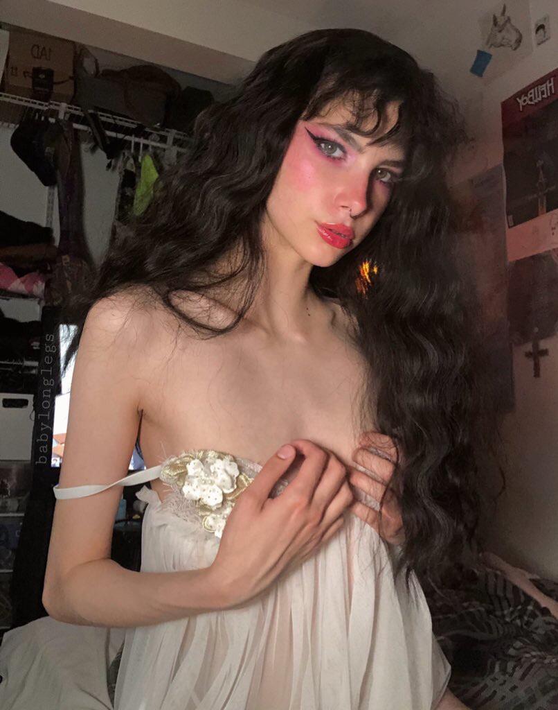 spooky girls stay winning | Scrolller