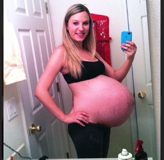 Sports bra belly | Scrolller