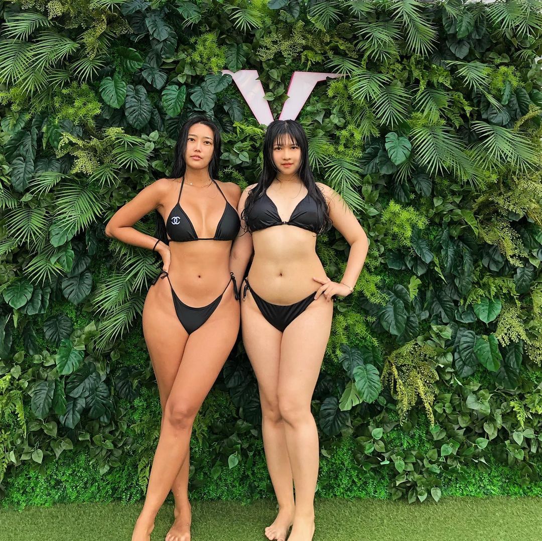 Ssunbiki Black Bikini and Friend 🖤 | Scrolller