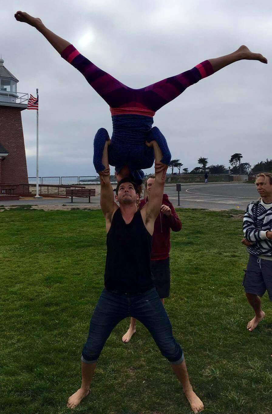 Standing bicep-stand! | Scrolller