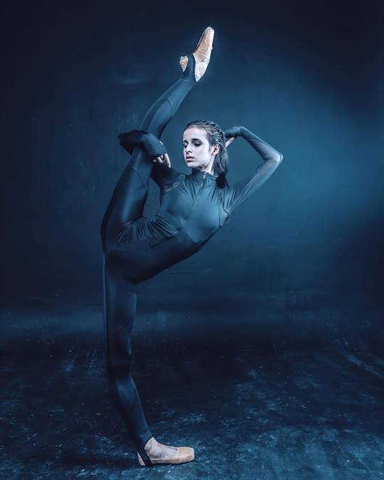 Standing splits in full lycra suit | Scrolller