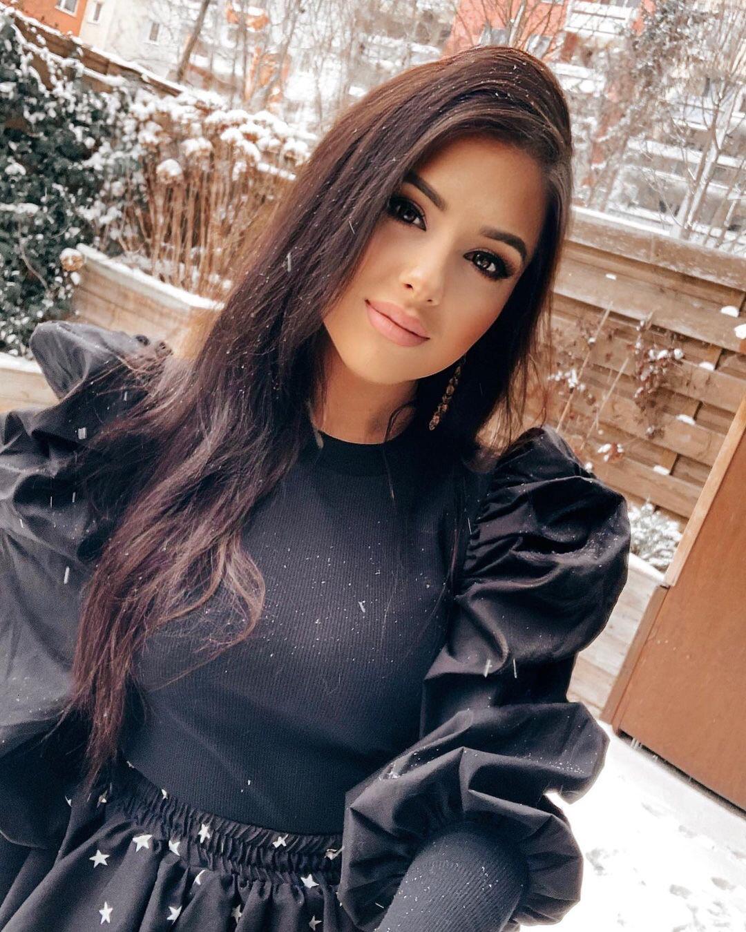 Stars Too | Scrolller