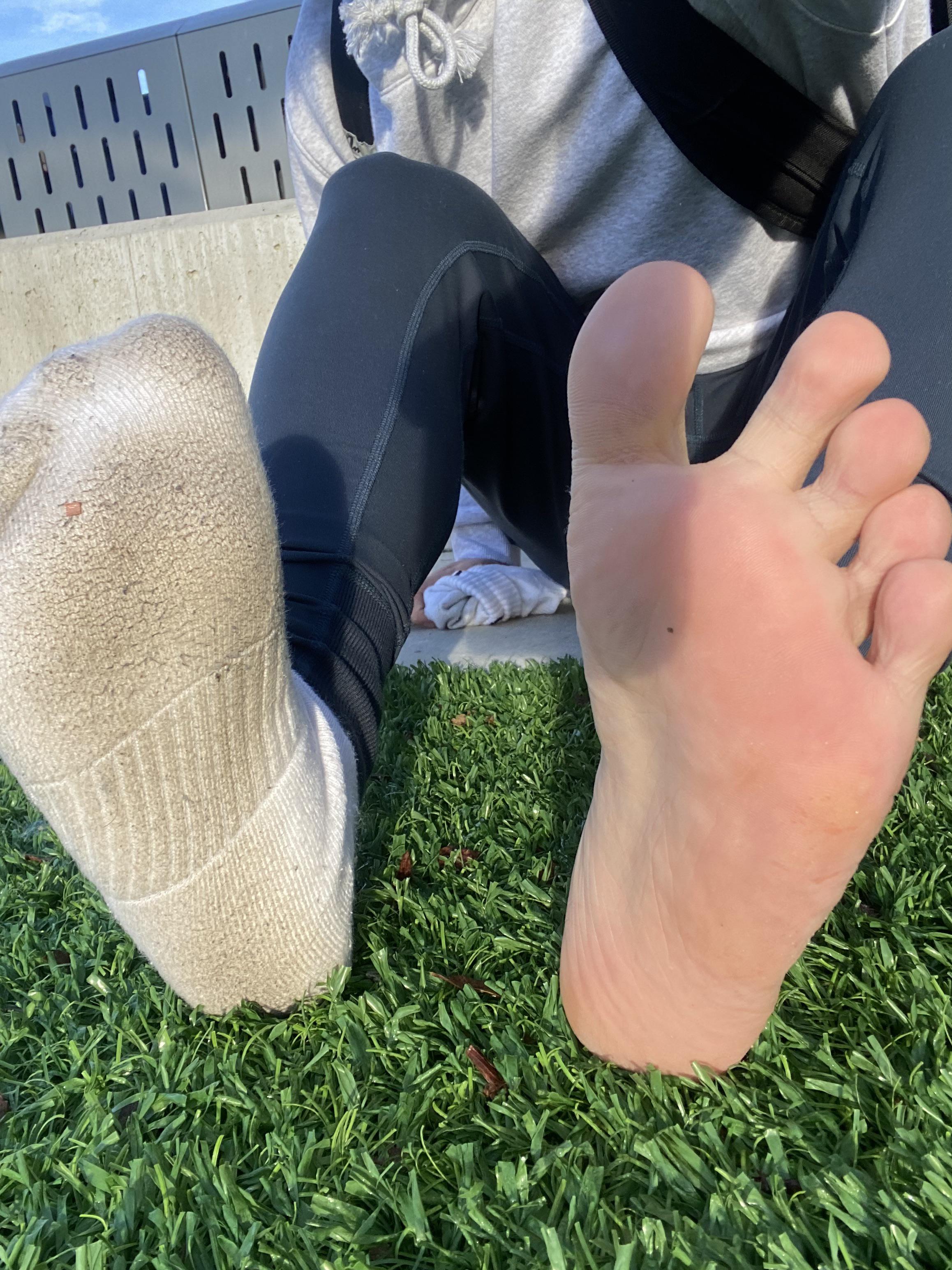 Start by licking my toes | Scrolller