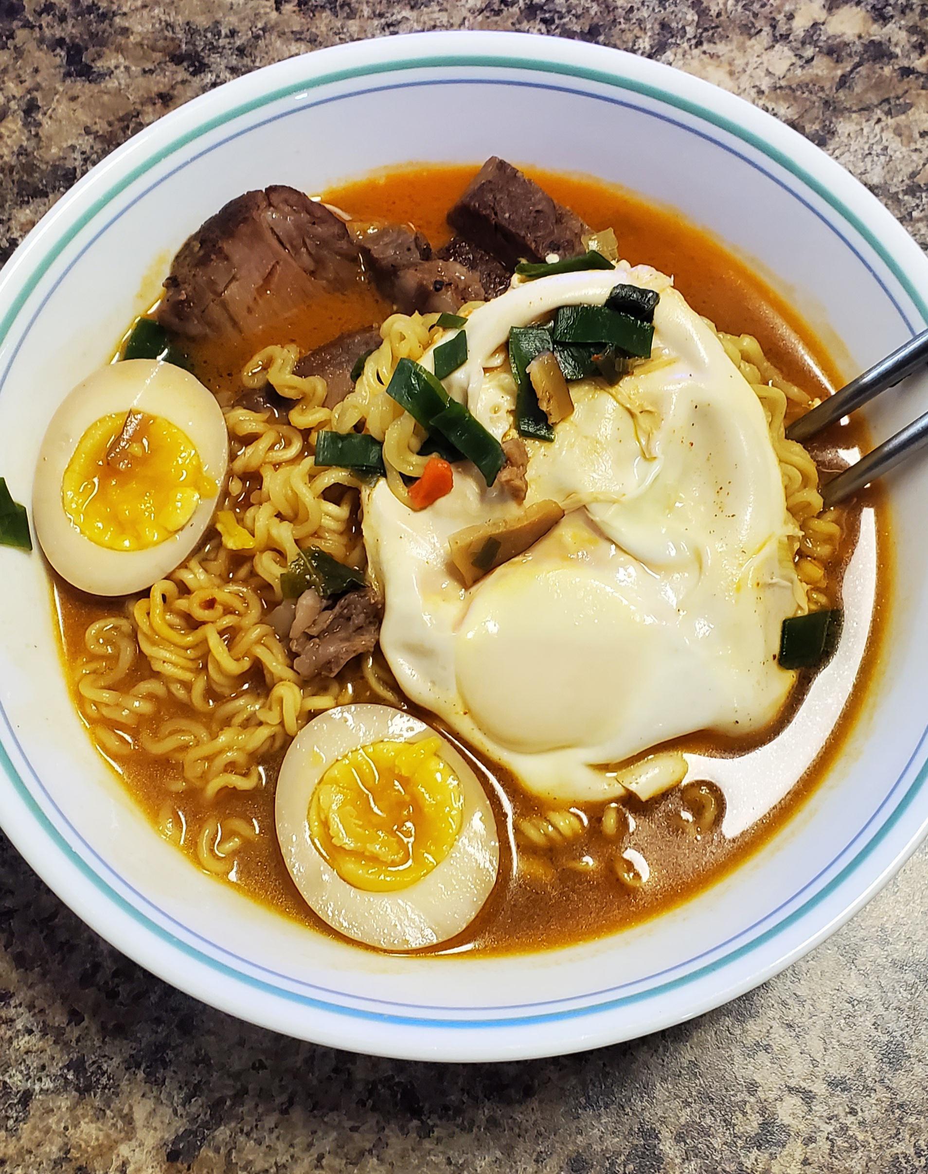Steak with ramen and 2 eggs | Scrolller