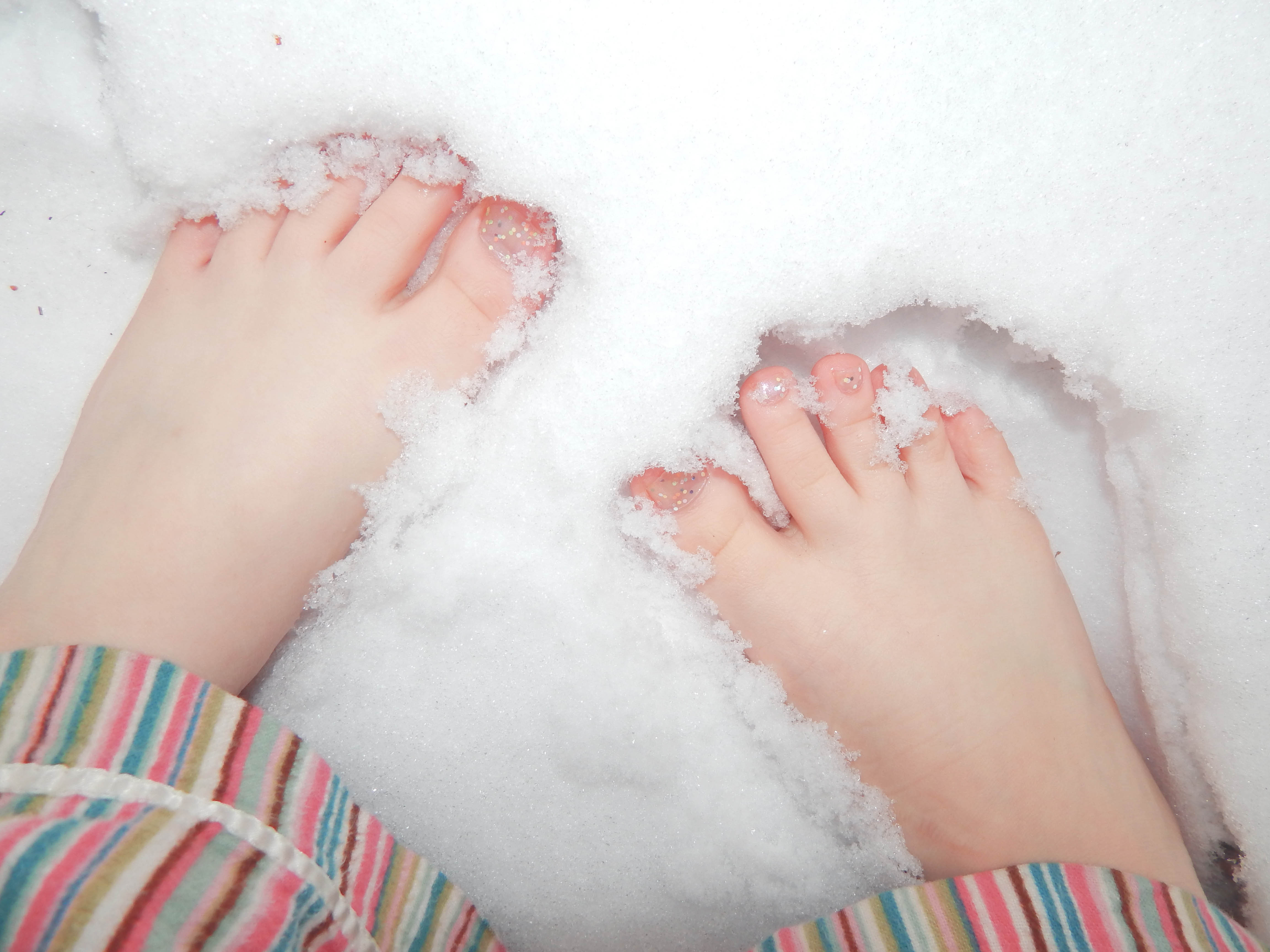 Stepping in snow | Scrolller