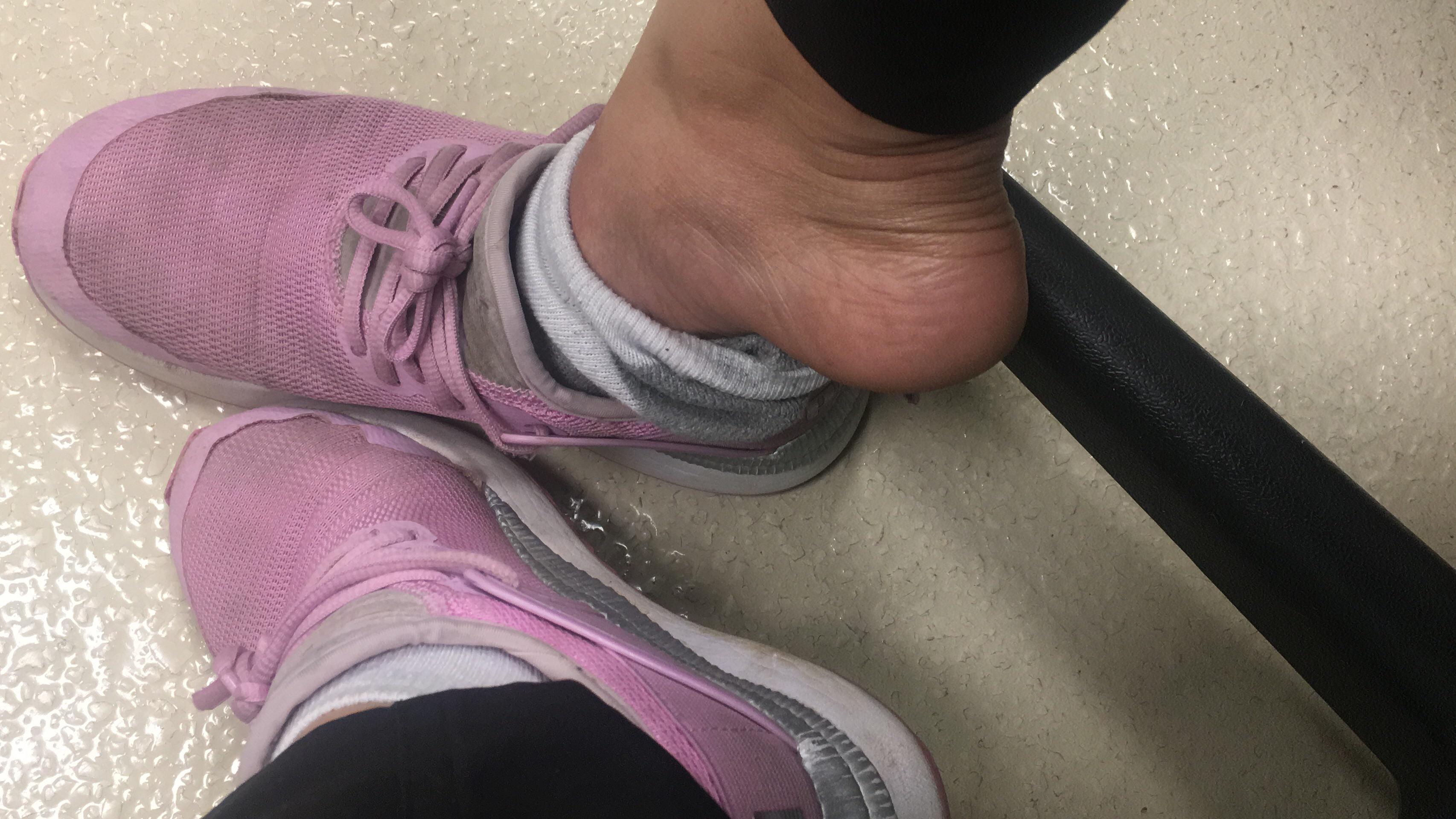 Stinky work feet 🦶🏼 | Scrolller