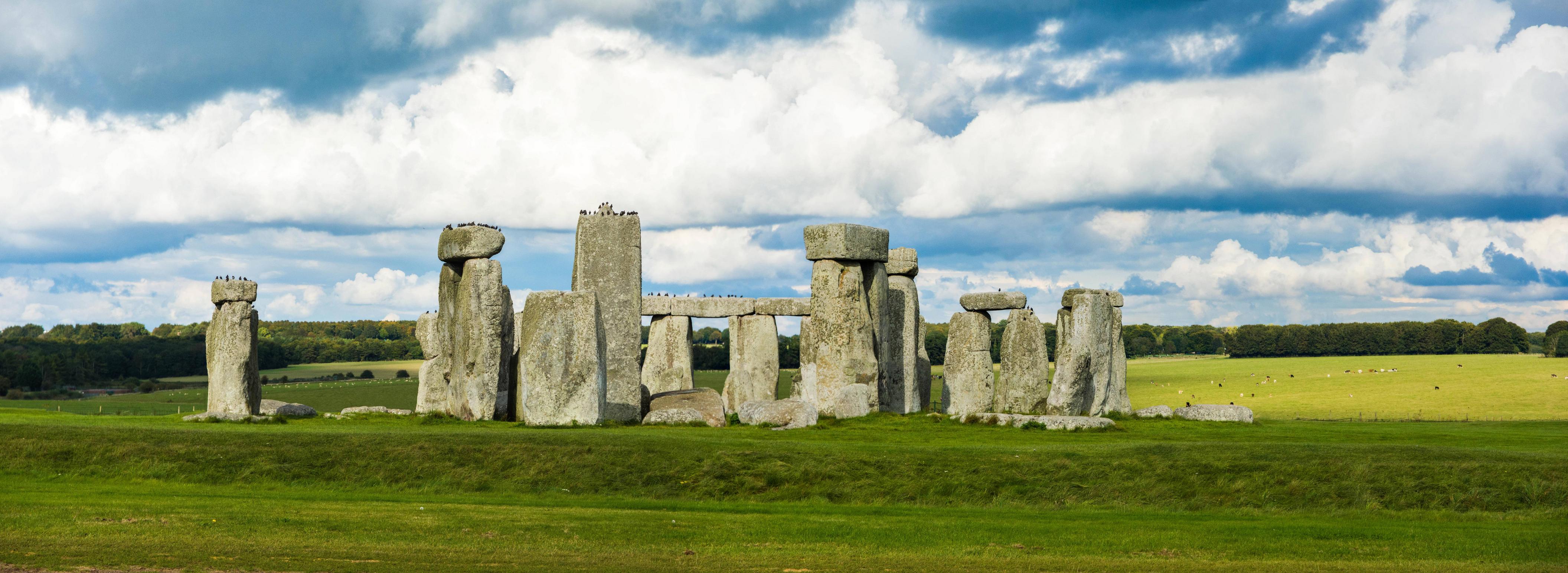 Stonehenge with lots of birds [OC] [10560 x 3862] | Scrolller