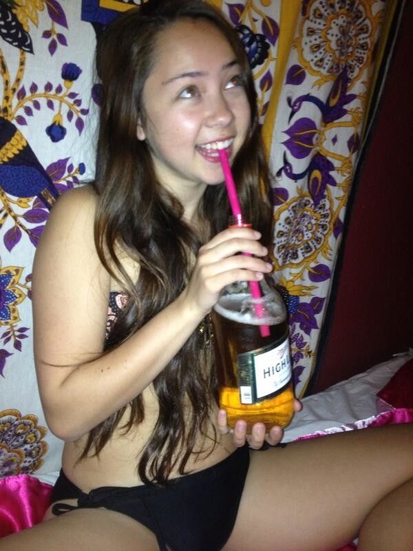 Straw Life | Scrolller