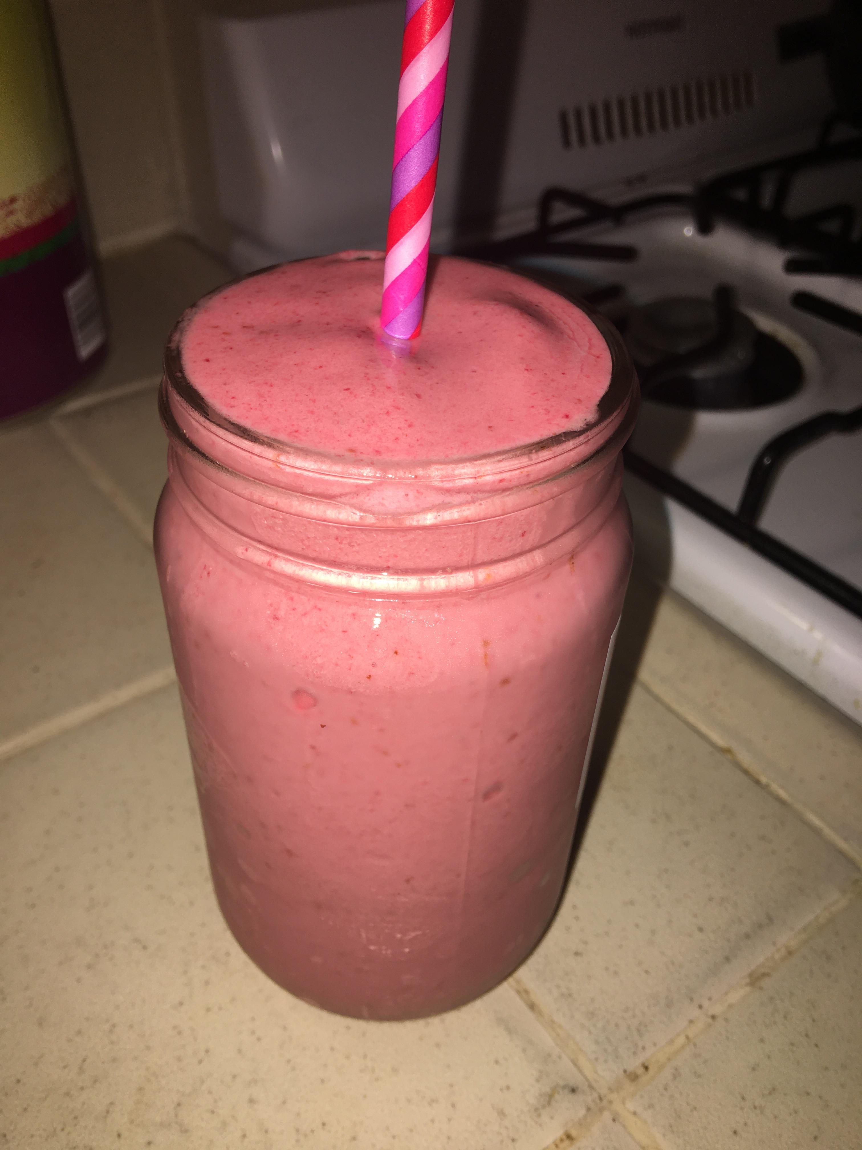 Strawberry Raspberry Tart Smoothie | Scrolller