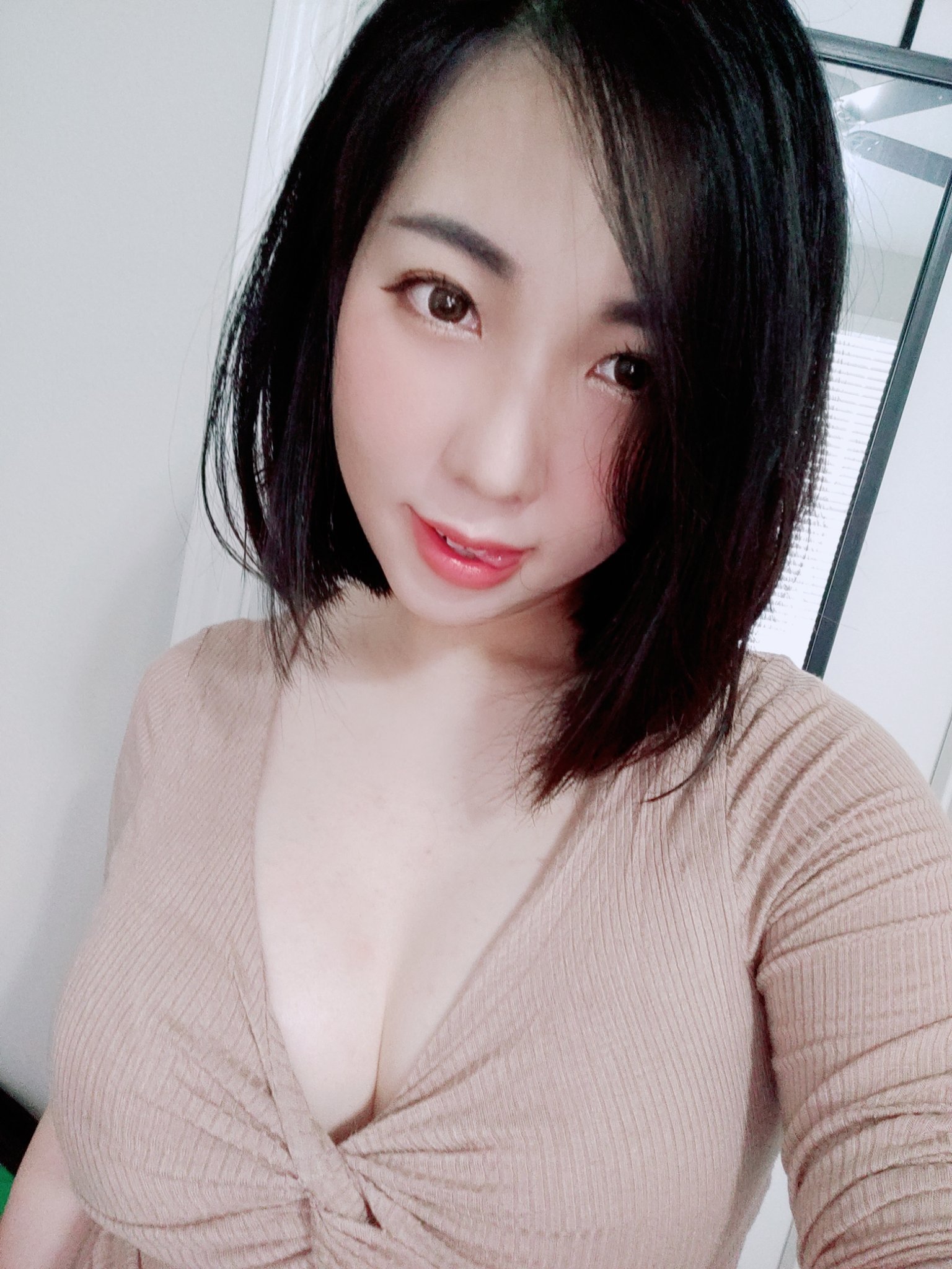 Streaming now :D Twitch.tv/Yoonie | Scrolller