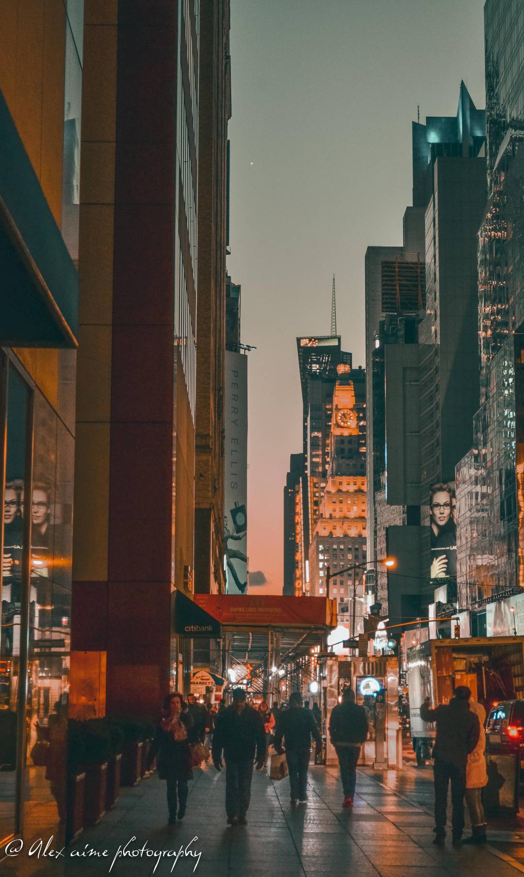 Street of Manhattan , New-York | Scrolller