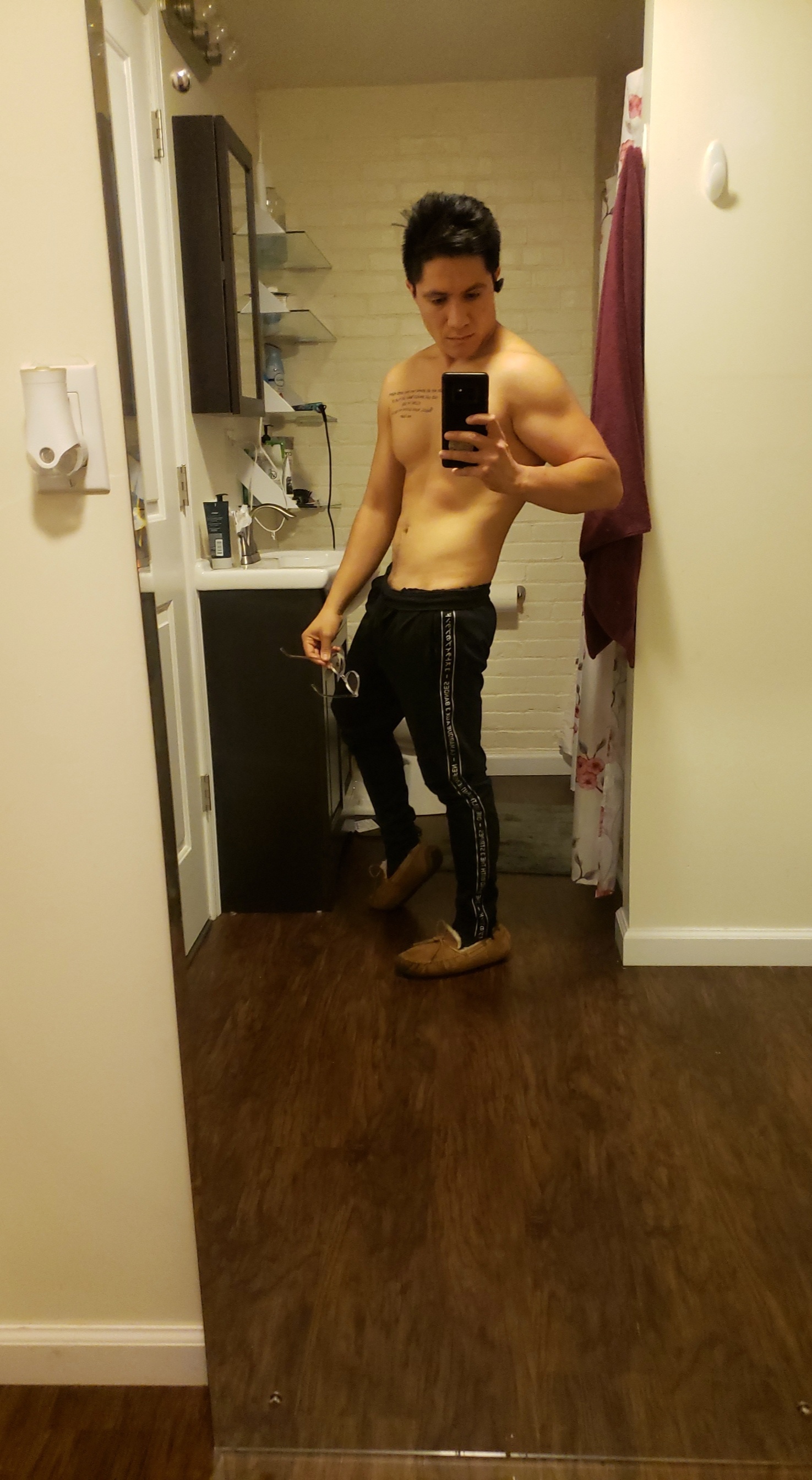 Strike a pose [OC] | Scrolller