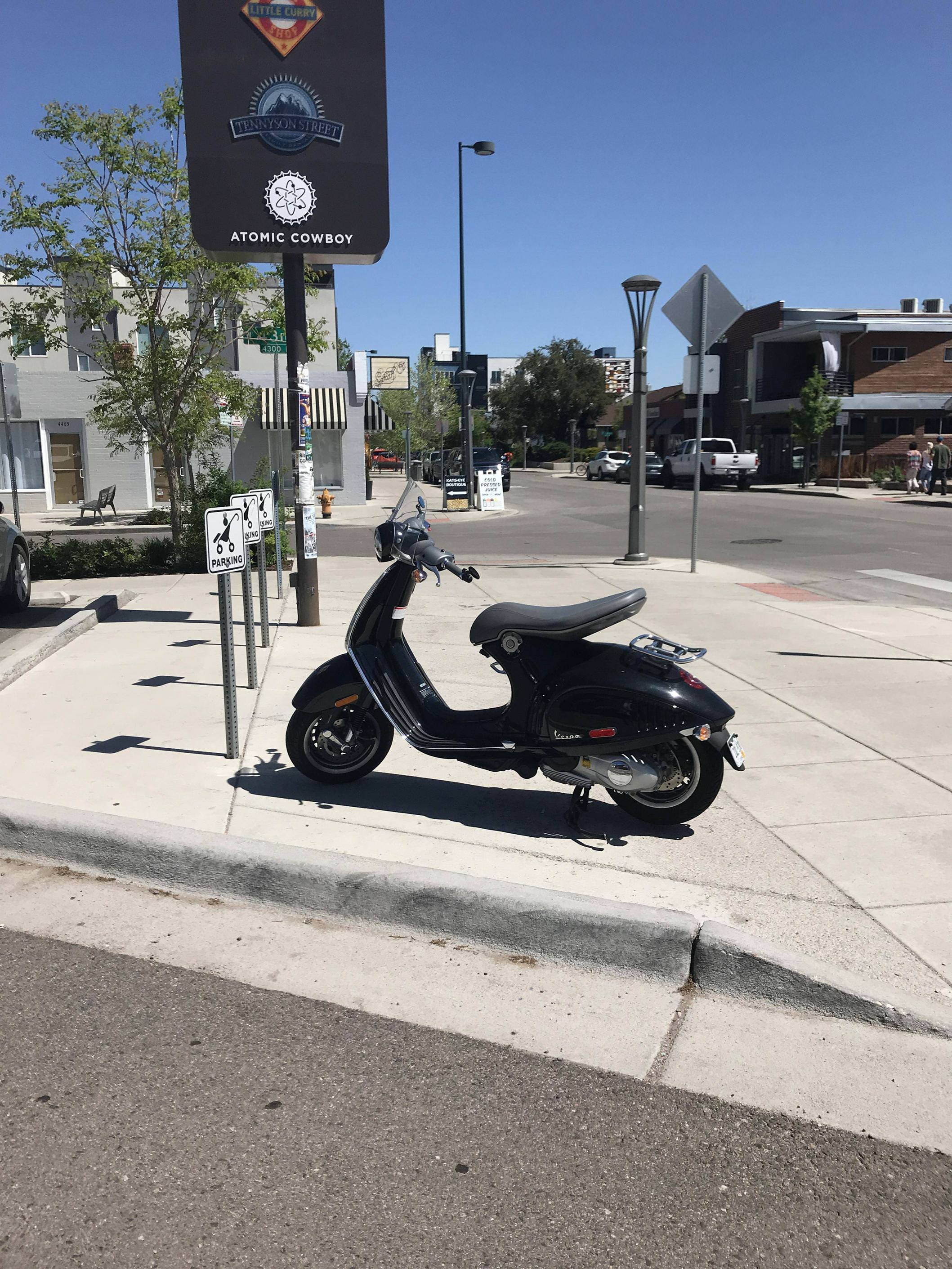 stroller parking | Scrolller