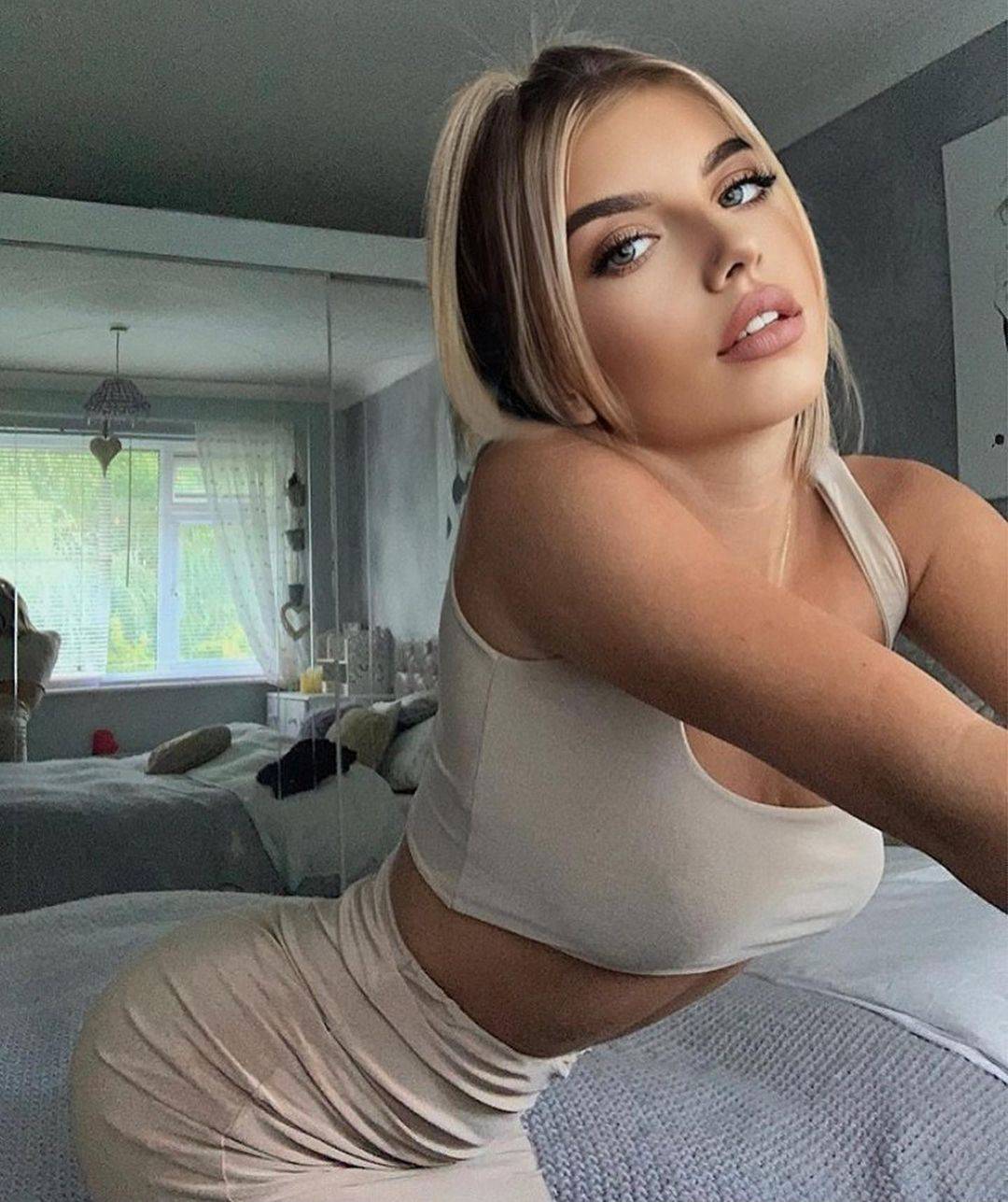 Strong arch | Scrolller