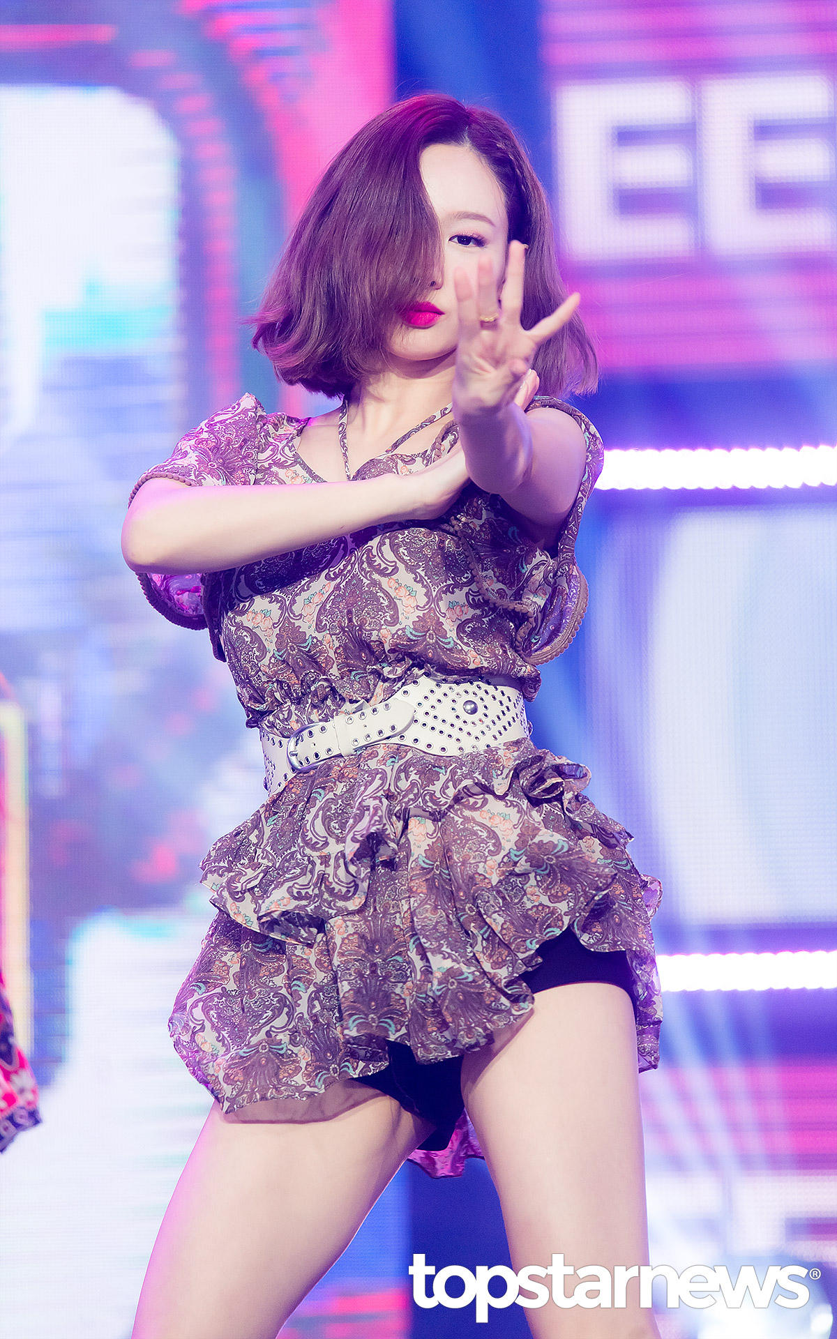 Stunning Nayeon | Scrolller