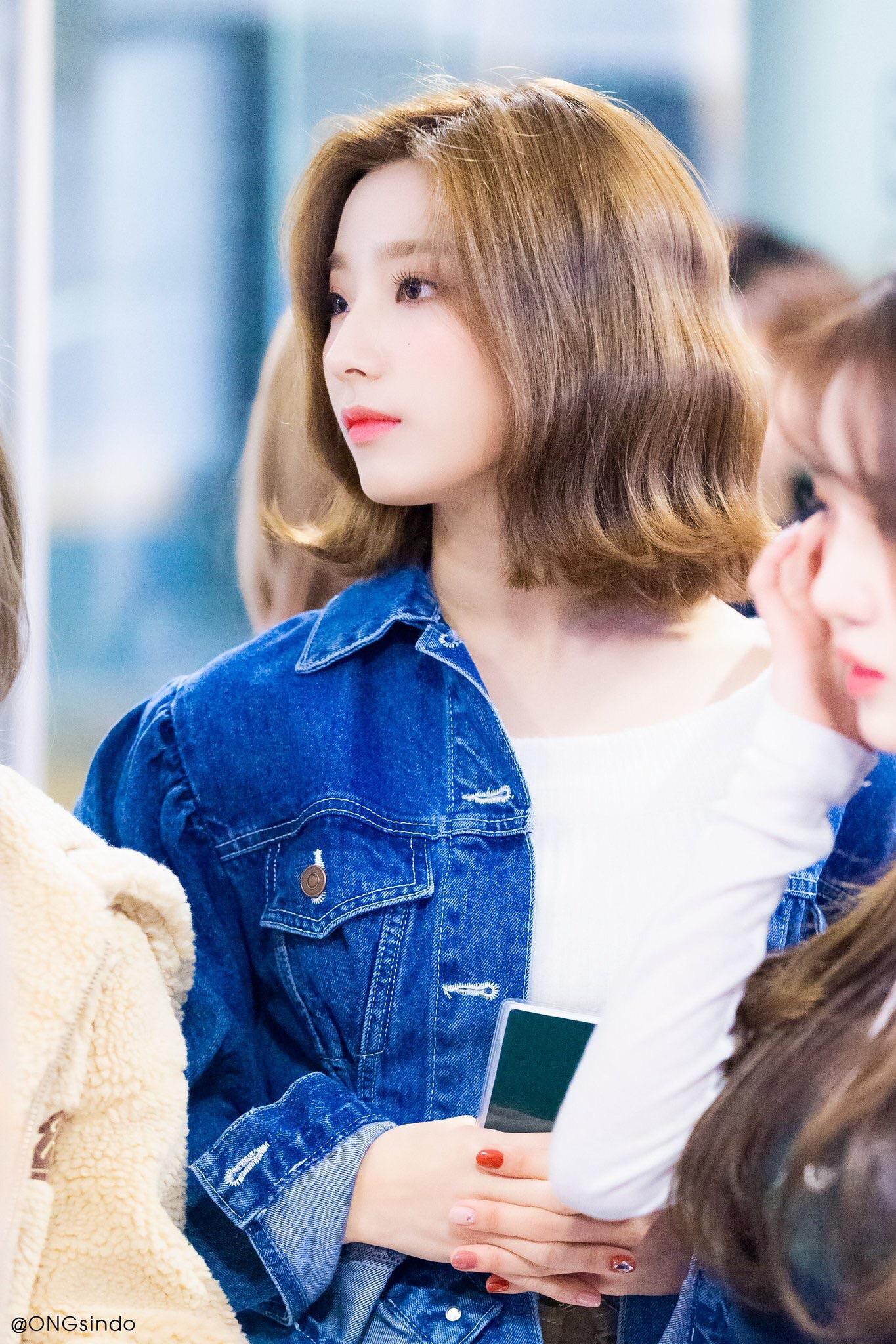 Stunning Saerom | Scrolller