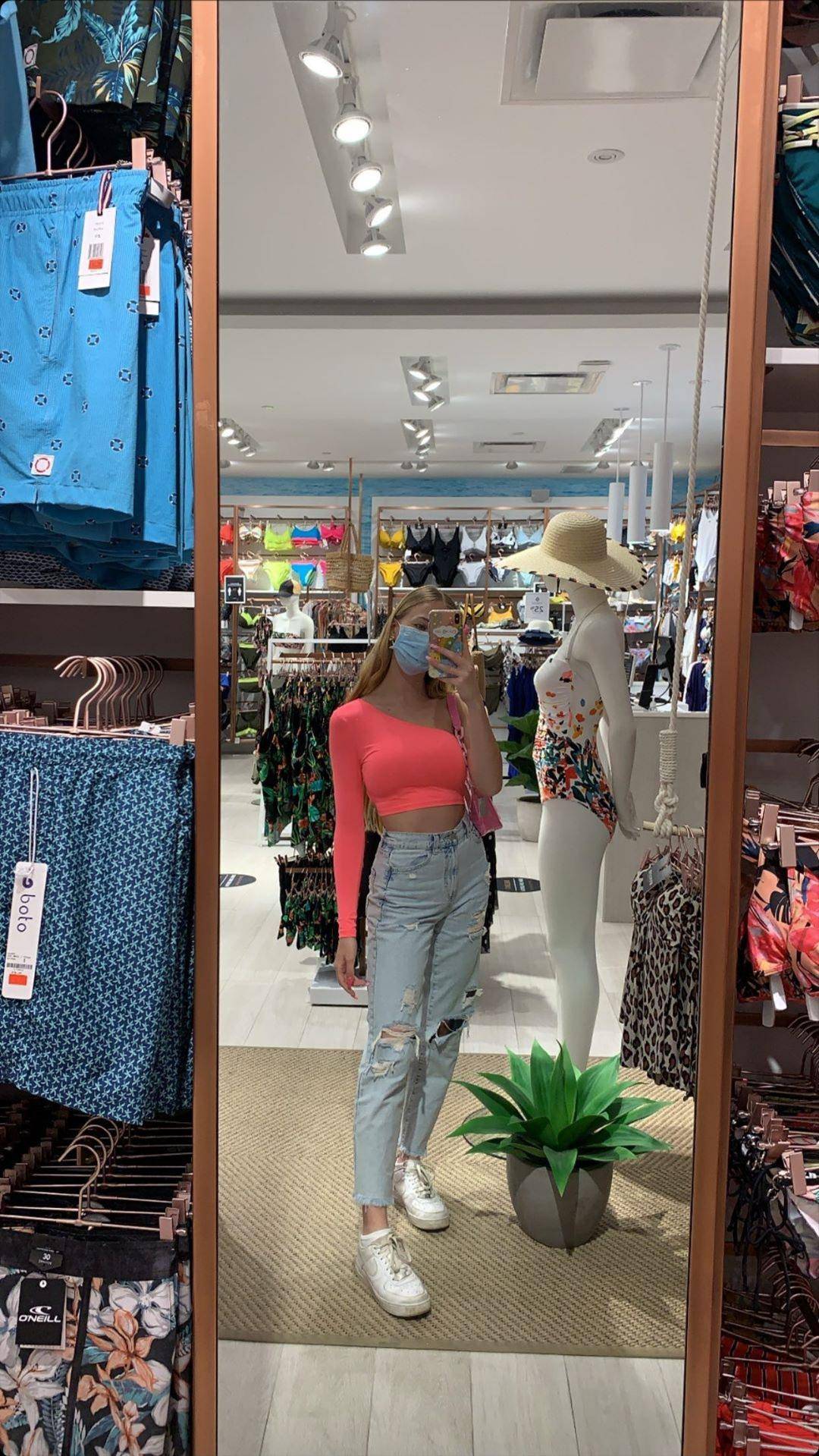 Such a model | Scrolller