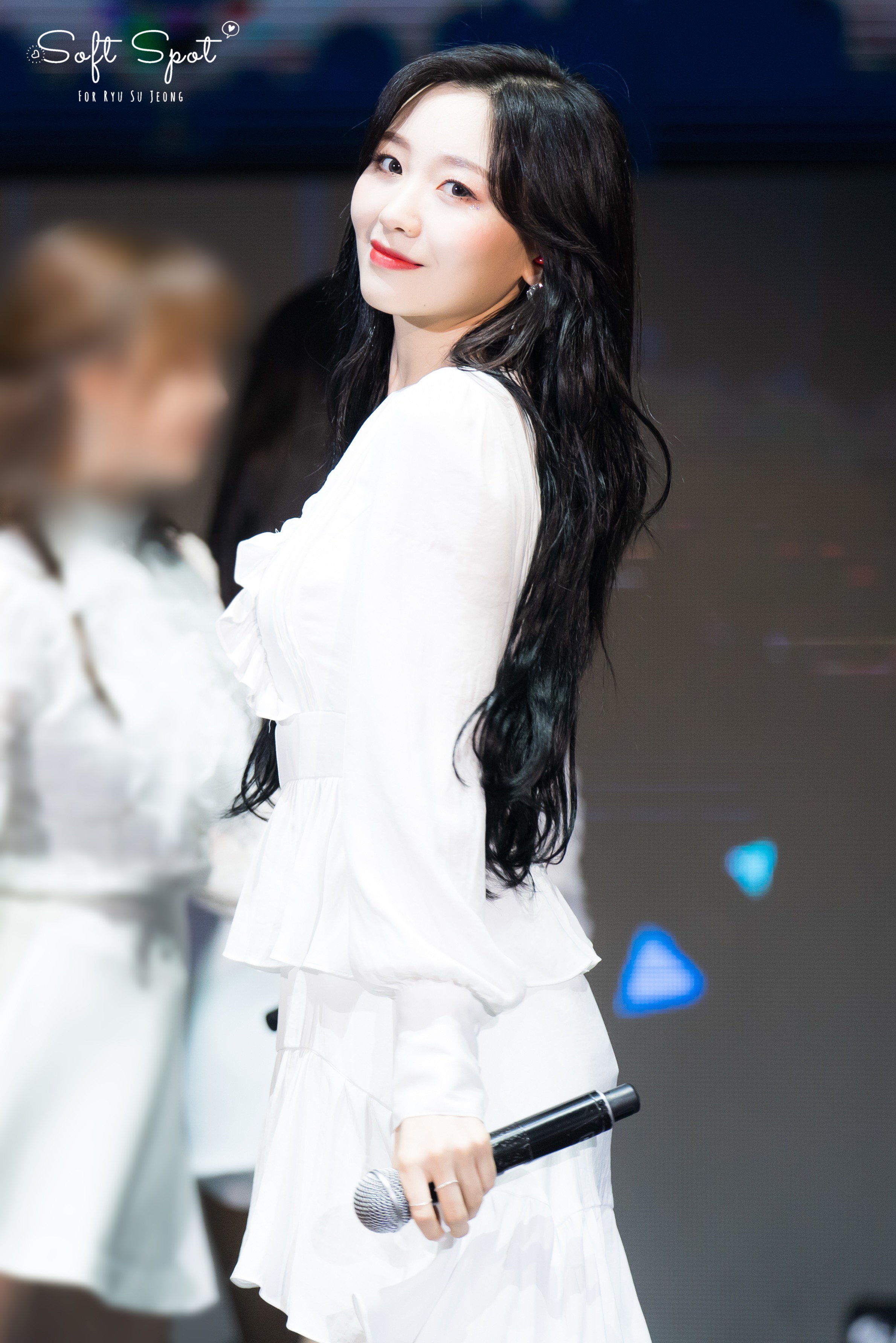 Bright Sujeong | Scrolller