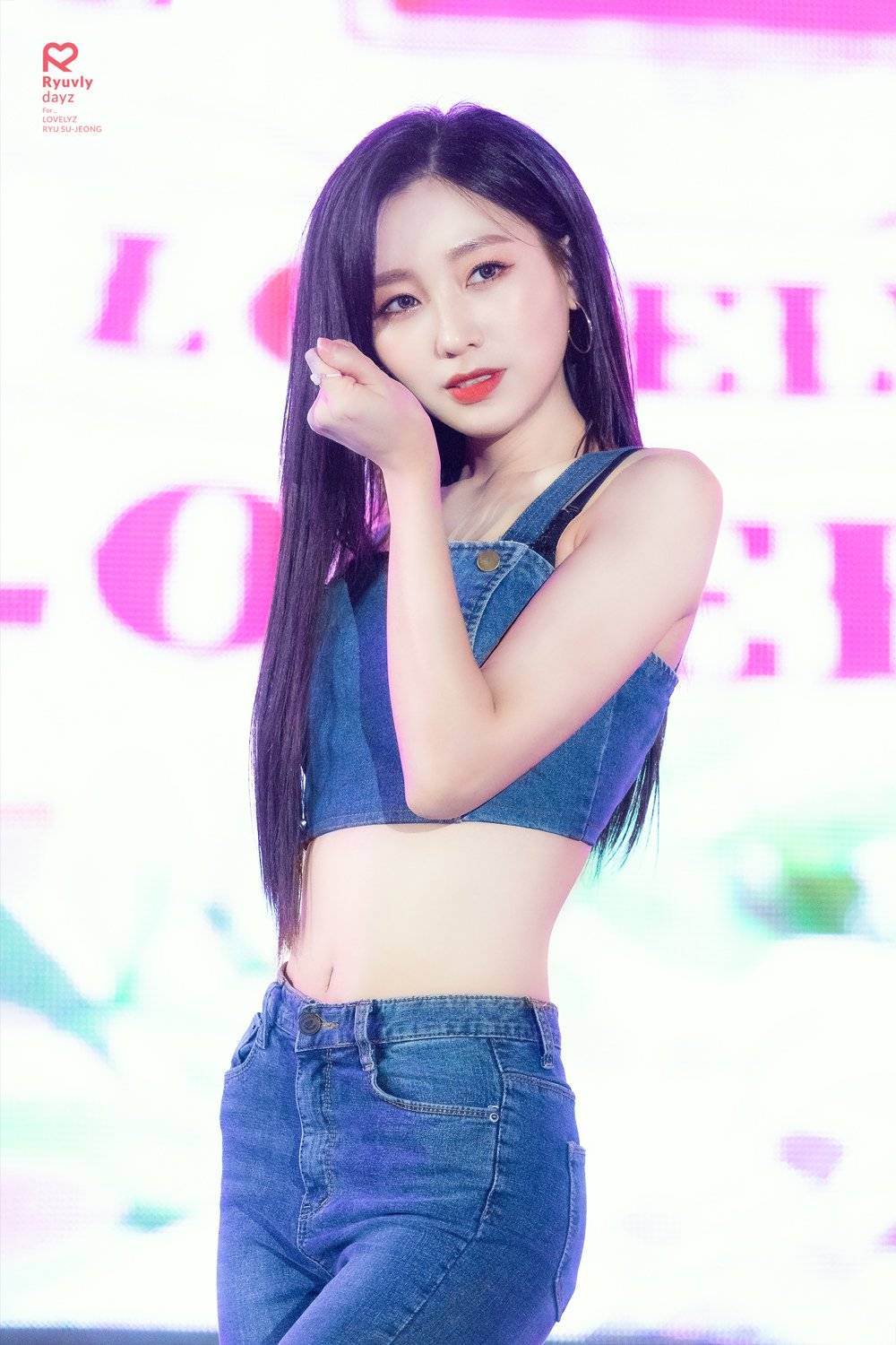 Sujeong's captivating gaze | Scrolller