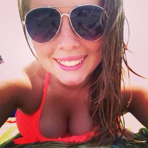 Summertime hottie. | Scrolller