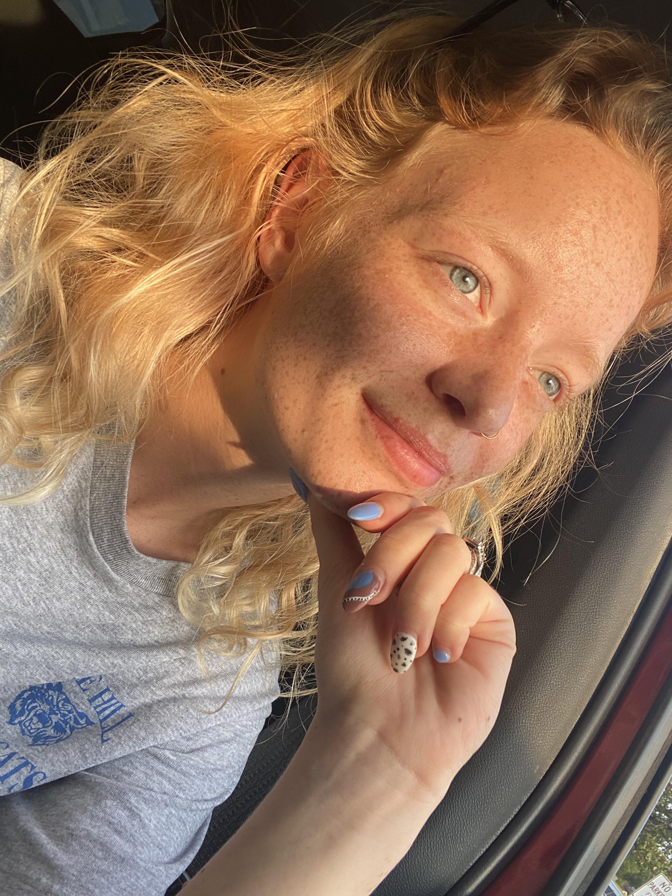 sun filled selfie ☀️ HaPpY WeEkEnD!!! 💛 | Scrolller